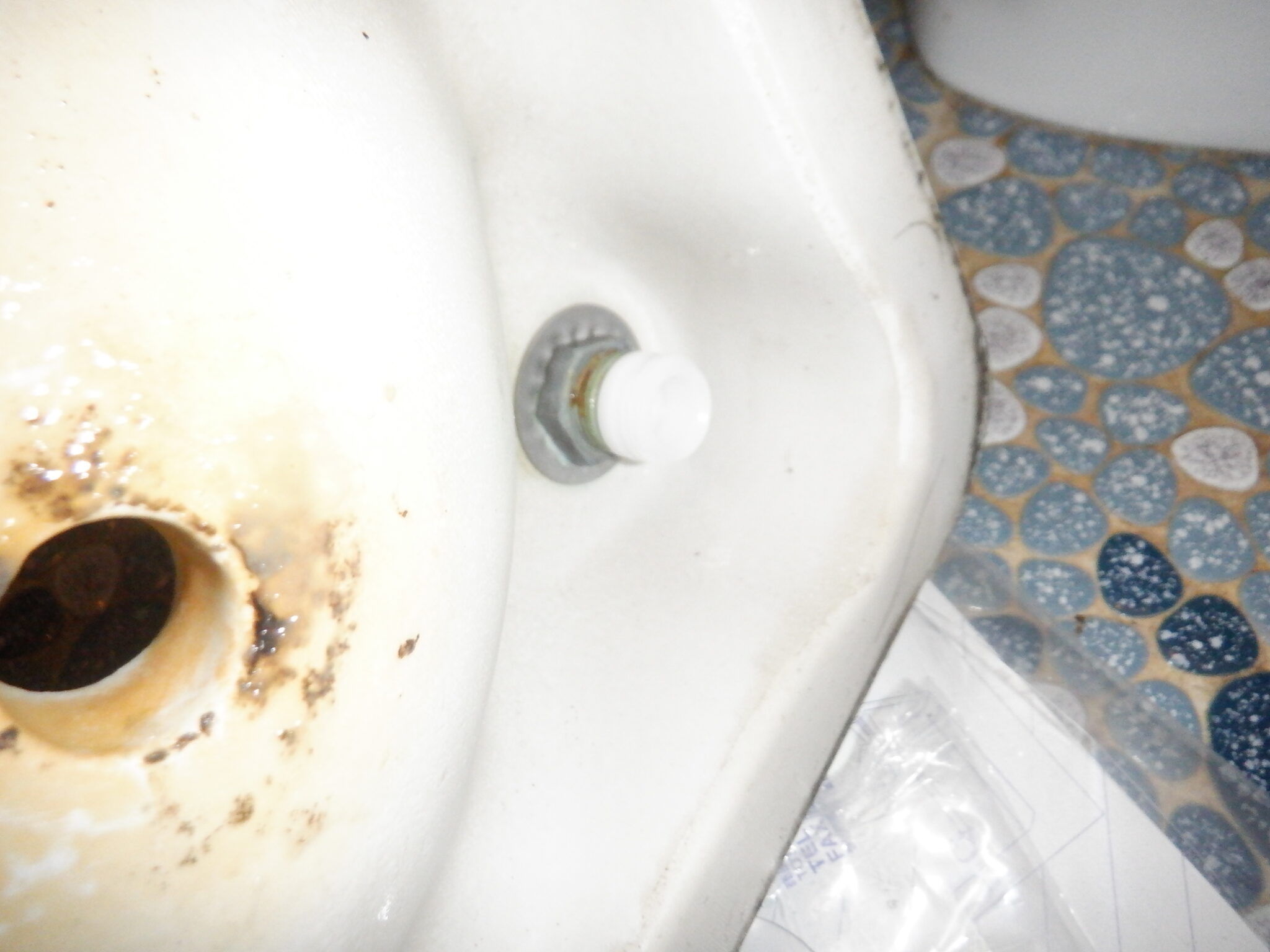 TOTO S670B（S670S）【ﾎﾞｰﾙﾀｯﾌﾟ・ﾌﾛｰﾄﾊﾞﾙﾌﾞ交換】 ﾄｲﾚ隅付ﾛｰﾀﾝｸ 水漏れ修理方法※他、修理部品の記載有り | あなたにも出来るかも？水道修理のブログ