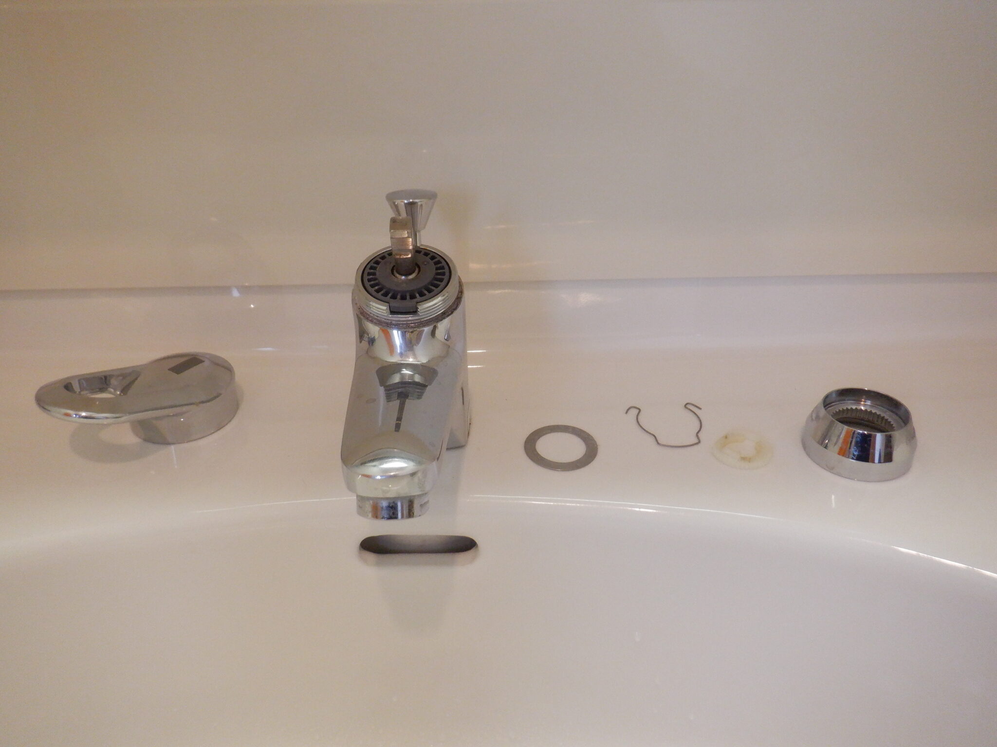 TOTO TLF31UX【ｶｰﾄﾘｯｼﾞ交換】 ﾆｭｰﾌｧﾐﾘｰｼﾘｰｽﾞ 洗面ｼﾝｸﾞﾙﾚﾊﾞｰ水栓 水漏れ修理 ※TLF31UDX､TLF31U1DXも対象 | あなたにも出来るかも？水道 ...