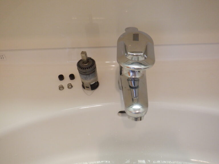 TOTO TLF31UX【ｶｰﾄﾘｯｼﾞ交換】 ﾆｭｰﾌｧﾐﾘｰｼﾘｰｽﾞ 洗面ｼﾝｸﾞﾙﾚﾊﾞｰ水栓 水漏れ修理 ※TLF31UDX､TLF31U1DXも対象 | あなたにも出来るかも？水道 ...