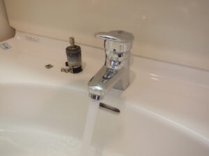 TOTO TLF31UX【ｶｰﾄﾘｯｼﾞ交換】 ﾆｭｰﾌｧﾐﾘｰｼﾘｰｽﾞ 洗面ｼﾝｸﾞﾙﾚﾊﾞｰ水栓 水漏れ修理 ※TLF31UDX､TLF31U1DXも対象 | あなたにも出来るかも？水道 ...