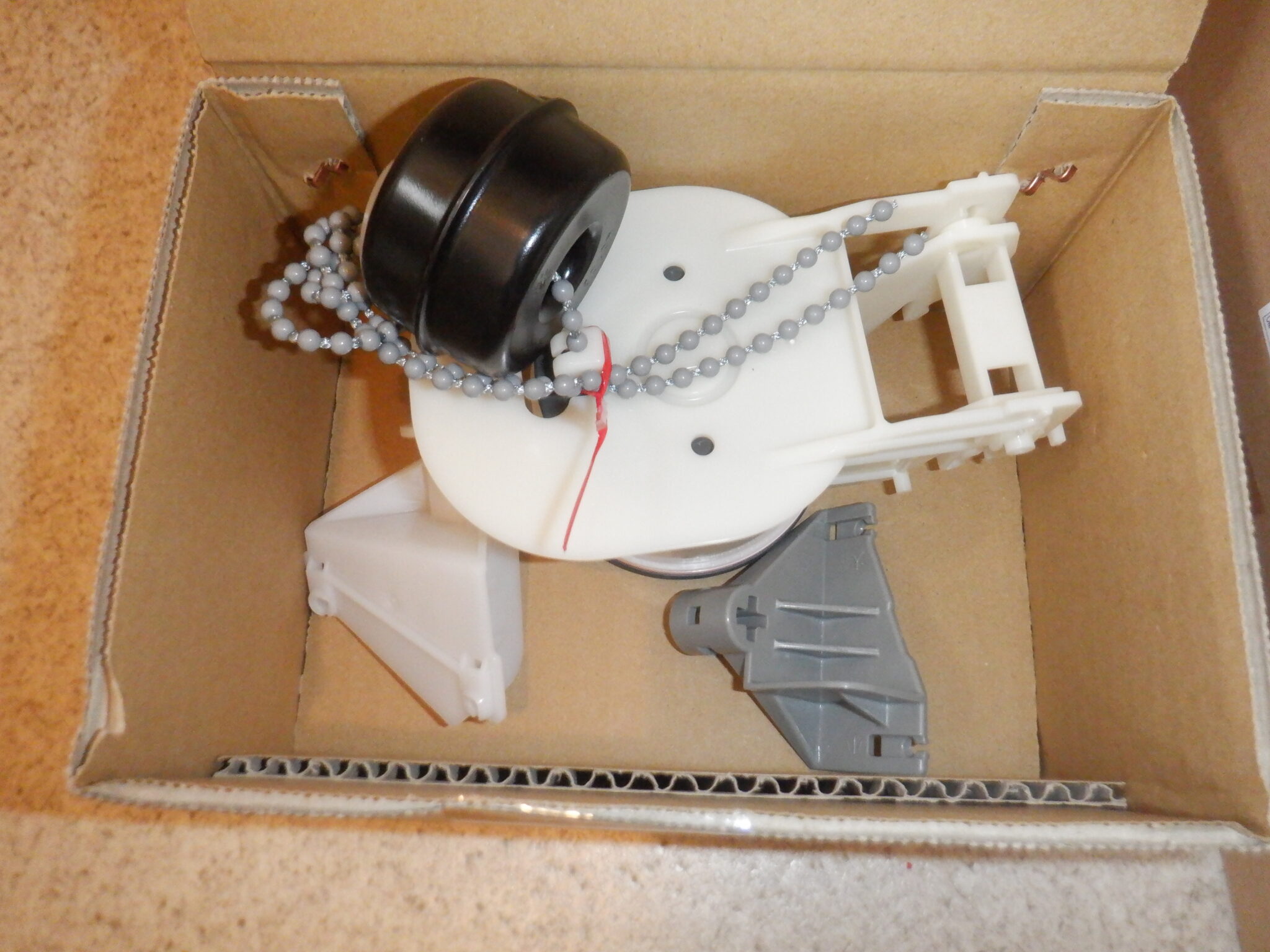 TOTO SH681BA（SH680BA）【ﾎﾞｰﾙﾀｯﾌﾟ･排水弁交換】ﾄｲﾚﾀﾝｸ内 水漏れ修理方法 | あなたにも出来るかも？水道修理のブログ