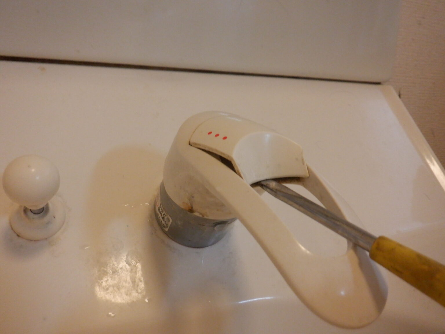 KVK KF569HL 洗面洗髪ｼﾝｸﾞﾙﾚﾊﾞｰ水栓 水漏れ修理（ﾊﾞﾙﾌﾞｶｰﾄﾘｯｼﾞ交換手順）※洗面台（日立ﾊｳｽﾃｯｸ製） | あなたにも出来るかも？水道修理のブログ