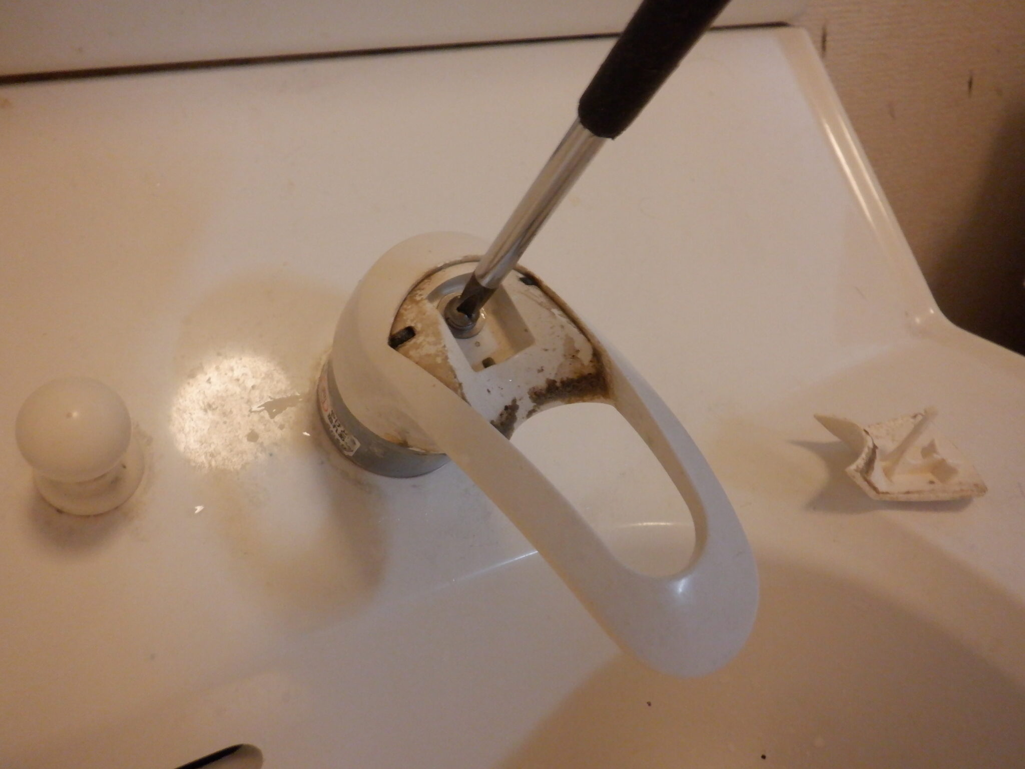 KVK KF569HL【ｶｰﾄﾘｯｼﾞ交換方法】洗面洗髪ｼﾝｸﾞﾙﾚﾊﾞｰ水栓 水漏れ修理 ※洗面台（日立ﾊｳｽﾃｯｸ製） | あなたにも出来るかも？水道修理のブログ