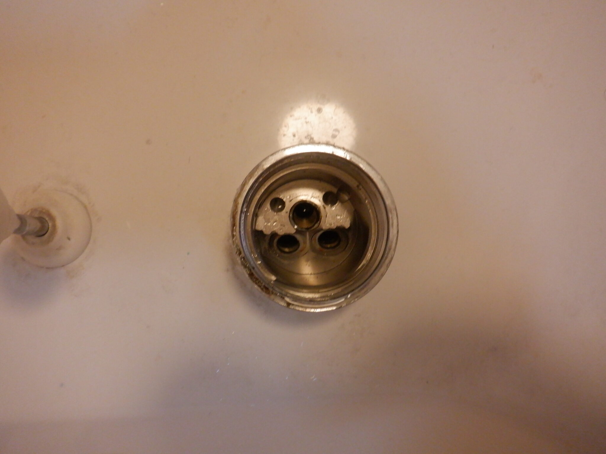 KVK KF569HL【ｶｰﾄﾘｯｼﾞ交換方法】洗面洗髪ｼﾝｸﾞﾙﾚﾊﾞｰ水栓 水漏れ修理 ※洗面台（日立ﾊｳｽﾃｯｸ製） | あなたにも出来るかも？水道修理のブログ