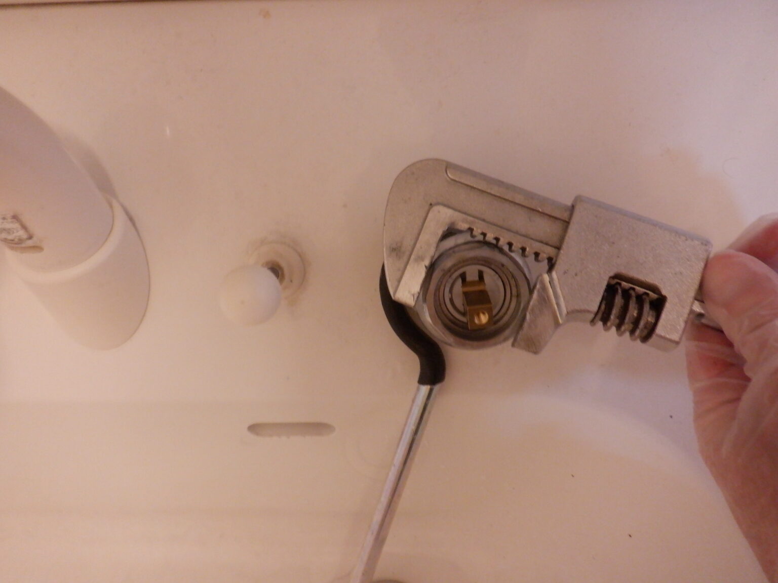 KVK KF569HL【ｶｰﾄﾘｯｼﾞ交換方法】洗面洗髪ｼﾝｸﾞﾙﾚﾊﾞｰ水栓 水漏れ修理 ※洗面台（日立ﾊｳｽﾃｯｸ製） | あなたにも出来るかも？水道修理のブログ