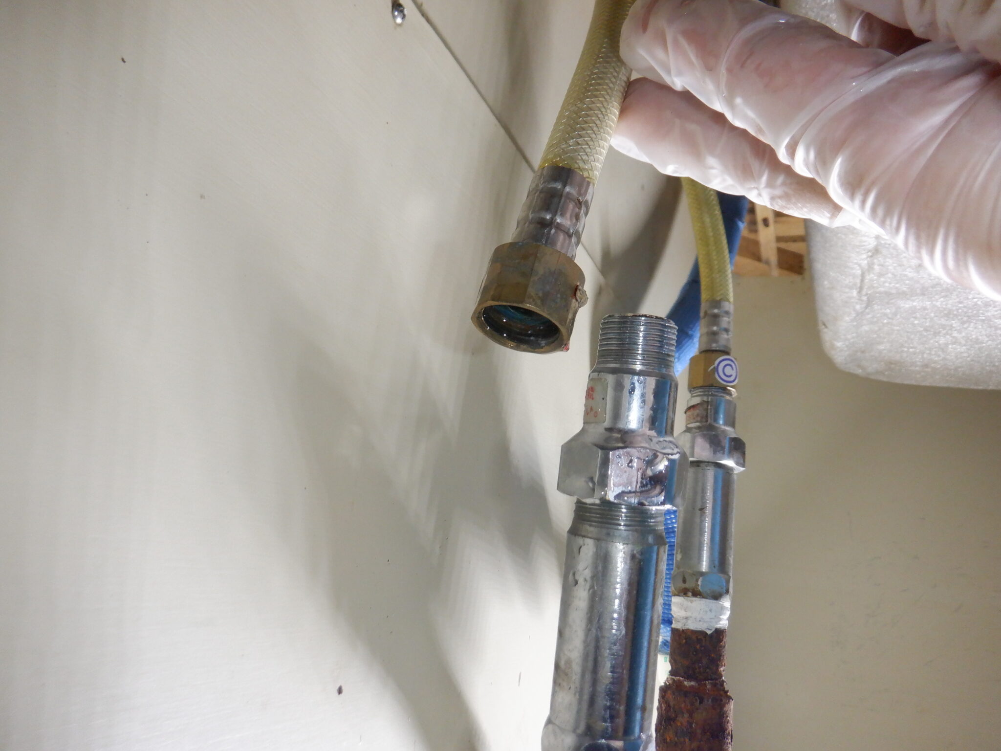 TOTO TKJ31UFRX【後継品へ交換、ｶｰﾄﾘｯｼﾞ交換方法】 ｷｯﾁﾝ台付ｼﾝｸﾞﾙﾚﾊﾞｰ水栓（上吐水） 水漏れ・グラつき→補強板補修方法 （修理部品も記載有り） | あなたにも ...