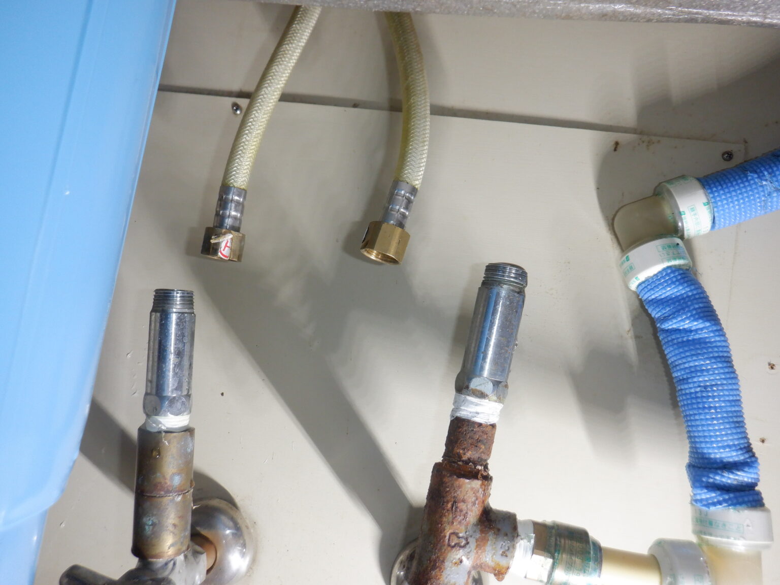 TOTO TKJ31UFRX【後継品へ交換、ｶｰﾄﾘｯｼﾞ交換方法】 ｷｯﾁﾝ台付ｼﾝｸﾞﾙﾚﾊﾞｰ水栓（上吐水） 水漏れ・グラつき→補強板補修方法 （修理部品も記載有り） | あなたにも ...