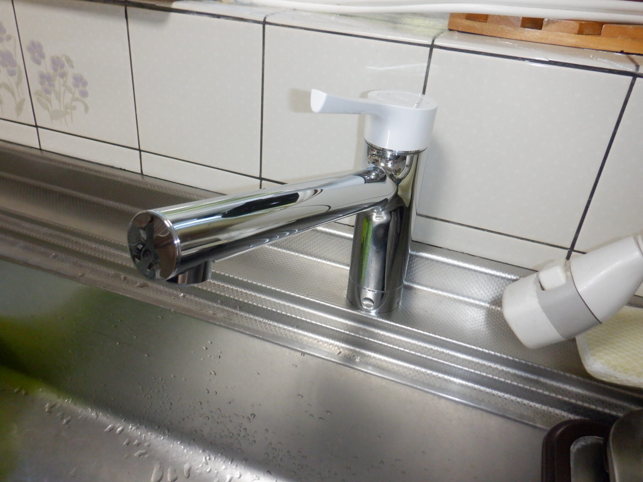 TOTO TKJ31UFRX【後継品へ交換、ｶｰﾄﾘｯｼﾞ交換方法】 ｷｯﾁﾝ台付ｼﾝｸﾞﾙﾚﾊﾞｰ水栓（上吐水） 水漏れ・グラつき→補強板補修方法 （修理部品も記載有り） | あなたにも ...