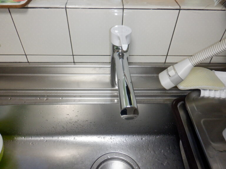 TOTO TKJ31UFRX【後継品へ交換、ｶｰﾄﾘｯｼﾞ交換方法】 ｷｯﾁﾝ台付ｼﾝｸﾞﾙﾚﾊﾞｰ水栓（上吐水） 水漏れ・グラつき→補強板補修方法 （修理部品も記載有り） | あなたにも ...