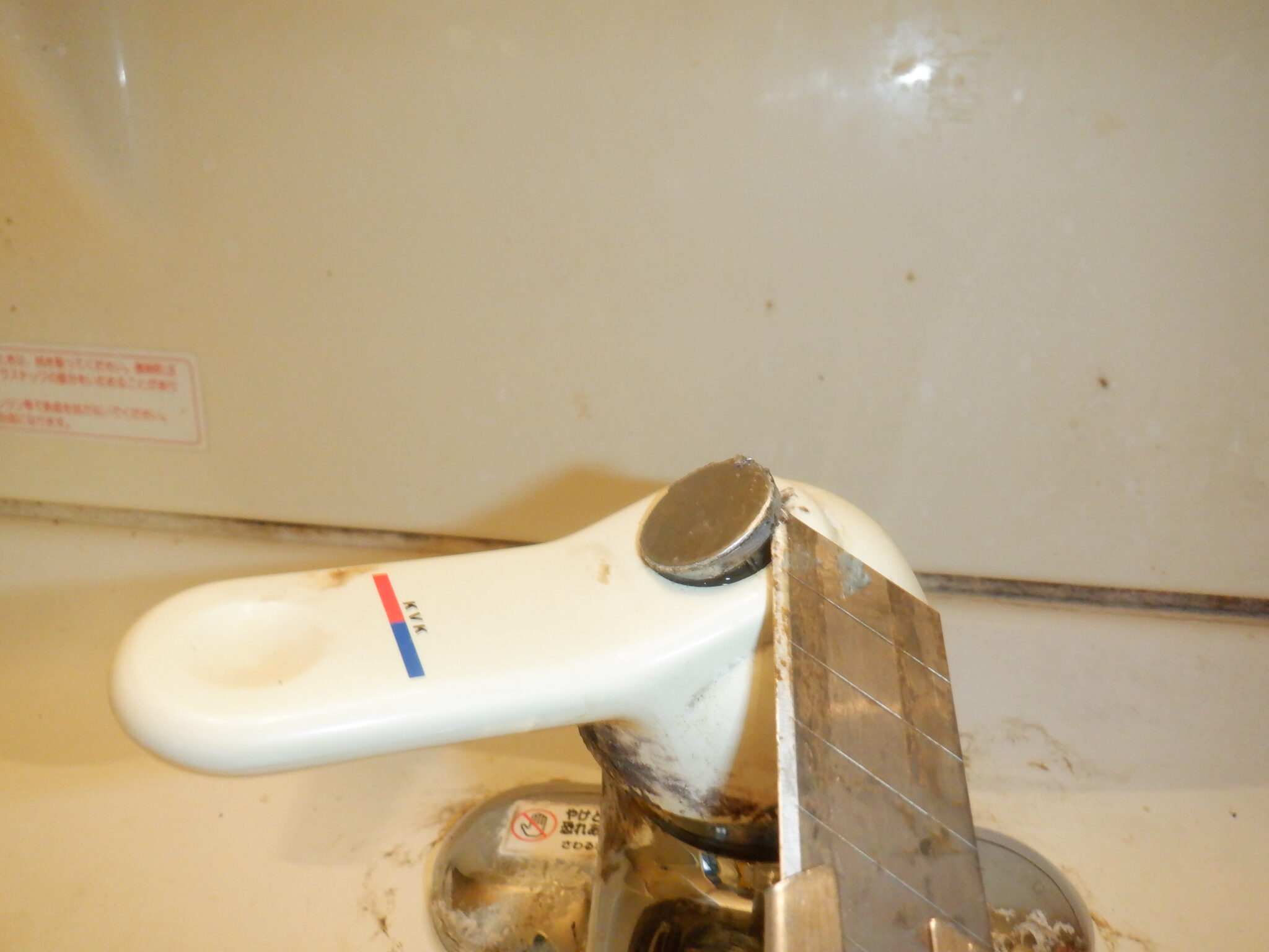 KVK KM302N（A）【ｶｰﾄﾘｯｼﾞ交換方法、本体後継品情報】 洗面ｼﾝｸﾞﾙﾚﾊﾞｰ水栓 水漏れ修理方法 ※代替・後継機種の記載有り | あなたにも出来るかも？水道修理のブログ