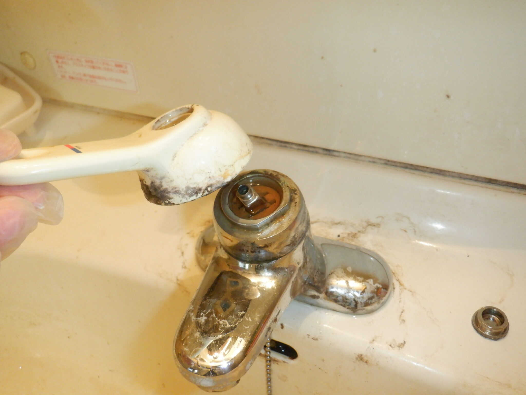 KVK KM302N（A）【ｶｰﾄﾘｯｼﾞ交換方法、本体後継品情報】 洗面ｼﾝｸﾞﾙﾚﾊﾞｰ水栓 水漏れ修理方法 ※代替・後継機種の記載有り | あなたにも出来るかも？水道修理のブログ