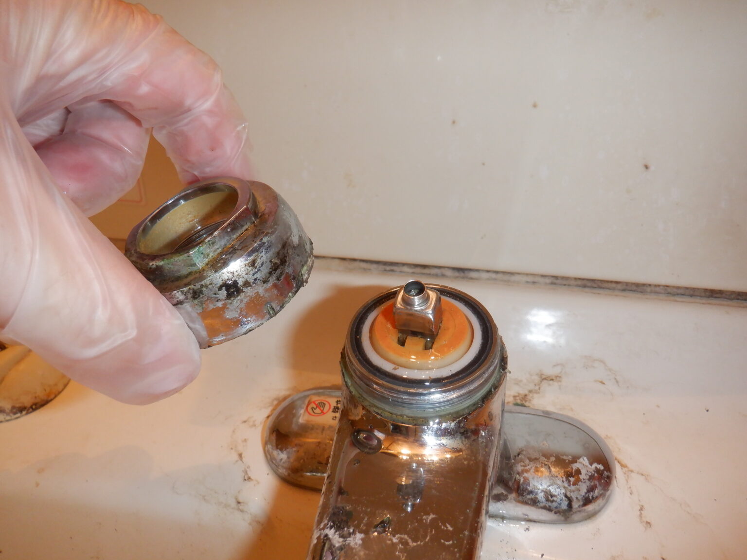 KVK KM302N（A）【ｶｰﾄﾘｯｼﾞ交換方法、本体後継品情報】 洗面ｼﾝｸﾞﾙﾚﾊﾞｰ水栓 水漏れ修理方法 ※代替・後継機種の記載有り | あなたにも出来るかも？水道修理のブログ