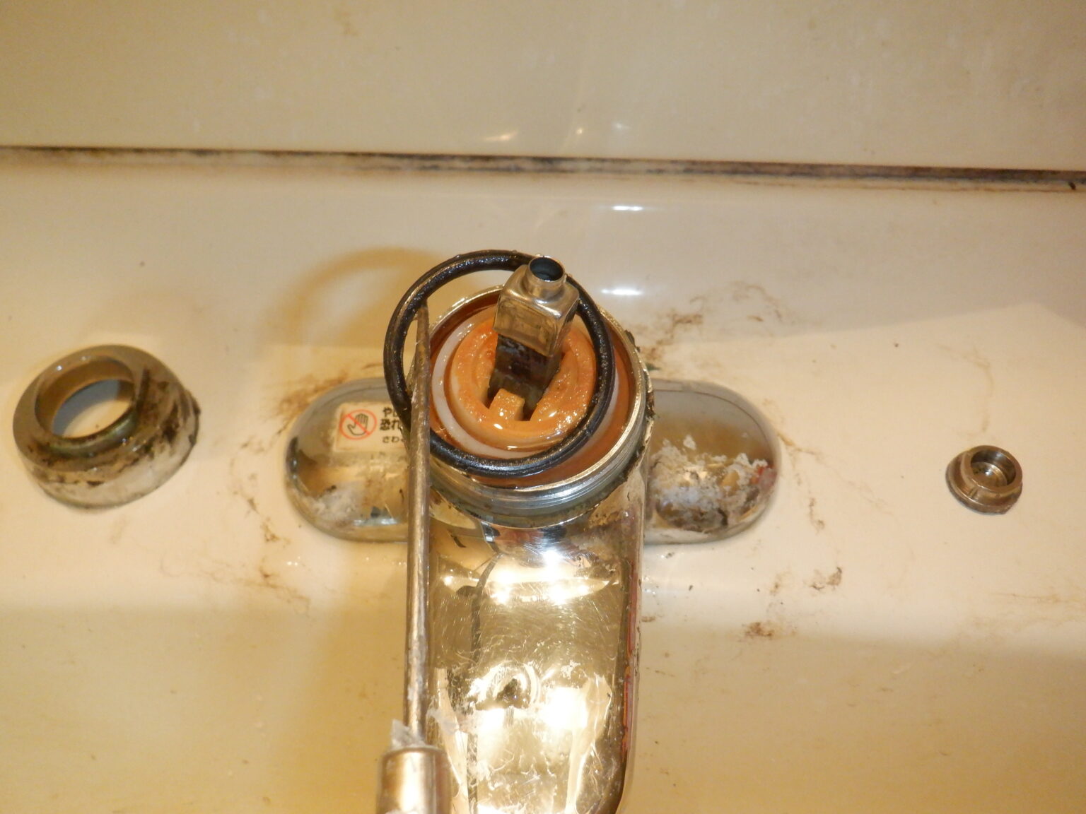 KVK KM302N（A）【ｶｰﾄﾘｯｼﾞ交換方法、本体後継品情報】 洗面ｼﾝｸﾞﾙﾚﾊﾞｰ水栓 水漏れ修理方法 ※代替・後継機種の記載有り | あなたにも出来るかも？水道修理のブログ