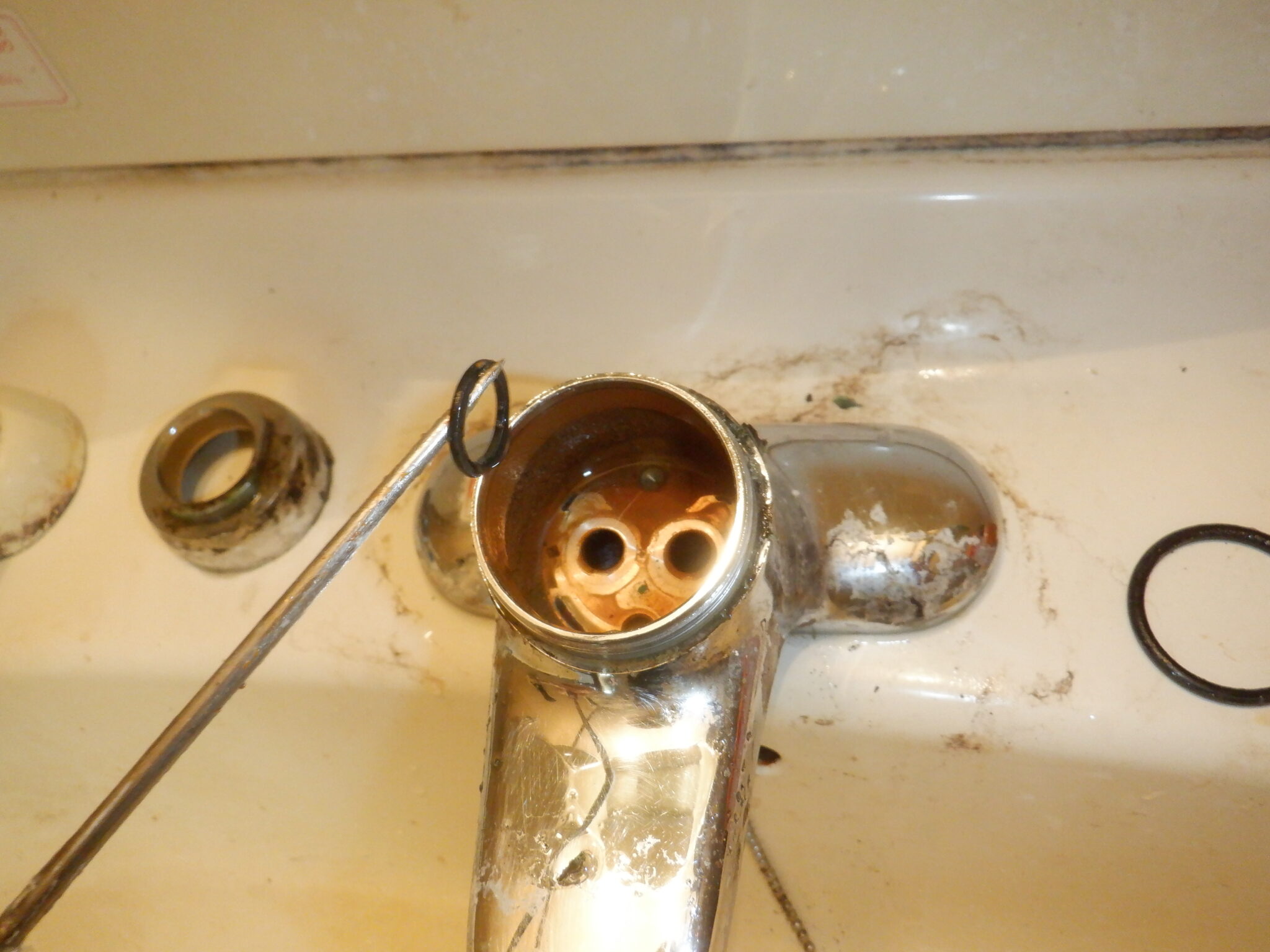 KVK KM302N（A）【ｶｰﾄﾘｯｼﾞ交換方法、本体後継品情報】 洗面ｼﾝｸﾞﾙﾚﾊﾞｰ水栓 水漏れ修理方法 ※代替・後継機種の記載有り | あなたにも出来るかも？水道修理のブログ