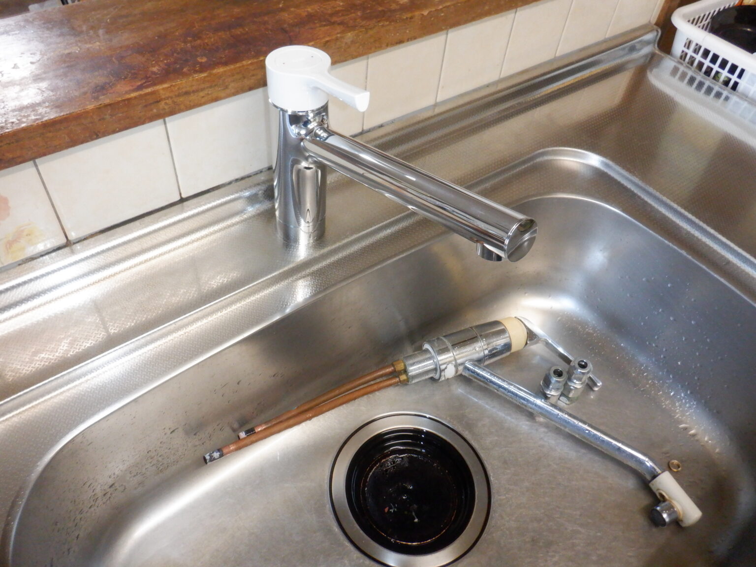 MYM FM737 【ﾀｶﾗｽﾀﾝﾀﾞｰﾄﾞ製 ｼｽﾃﾑｷｯﾁﾝ】 ｼﾝｸﾞﾙﾚﾊﾞｰ水栓 水漏れ 水栓本体交換手順 ※補足 修理部品の記載有り | あなたにも出来るかも？水道修理のブログ