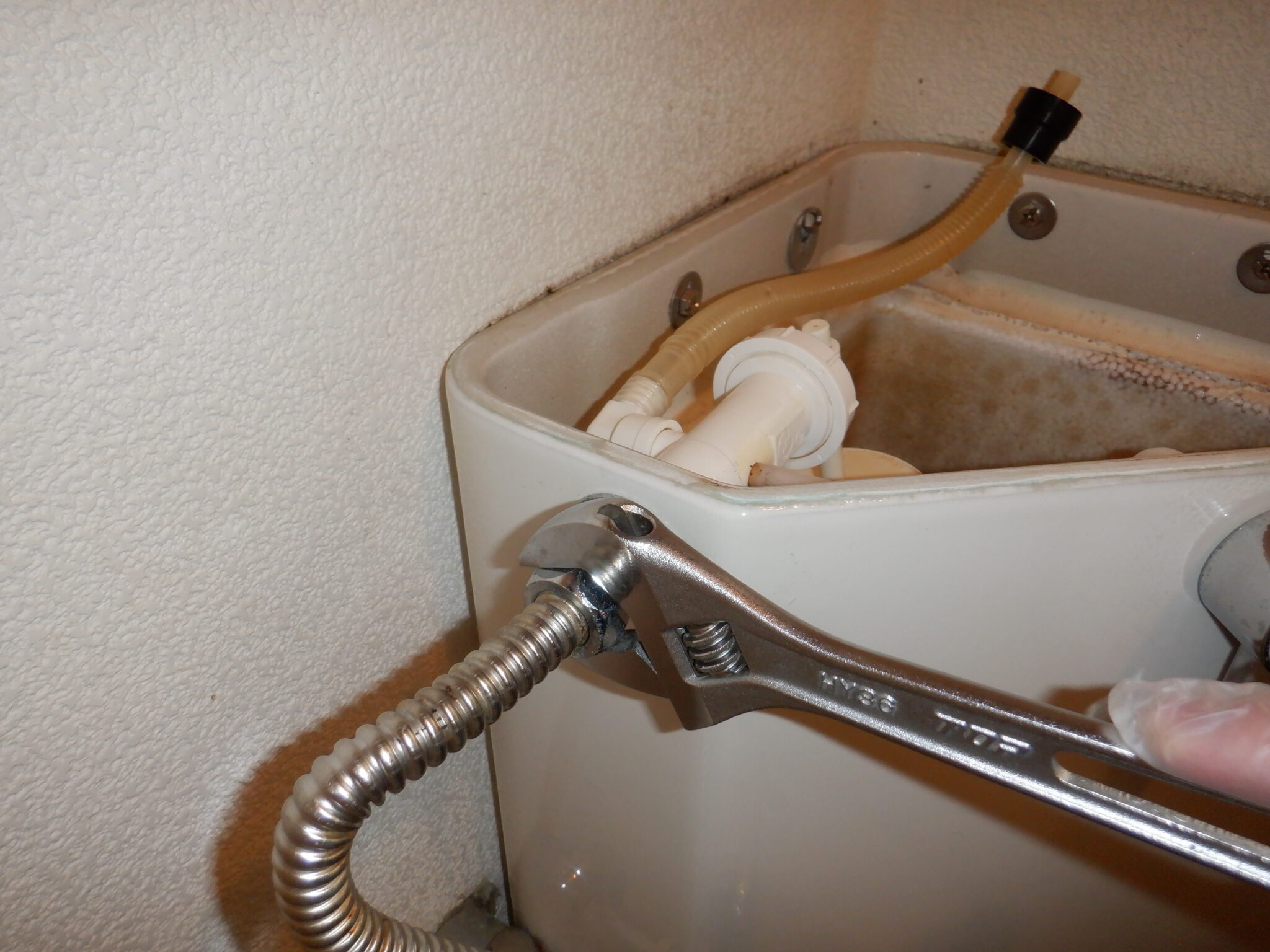 TOTO S670B（S670S）【ﾎﾞｰﾙﾀｯﾌﾟ・ﾌﾛｰﾄﾊﾞﾙﾌﾞ交換】 ﾄｲﾚ隅付ﾛｰﾀﾝｸ 水漏れ修理方法※他、修理部品の記載有り | あなたにも出来るかも？水道修理のブログ