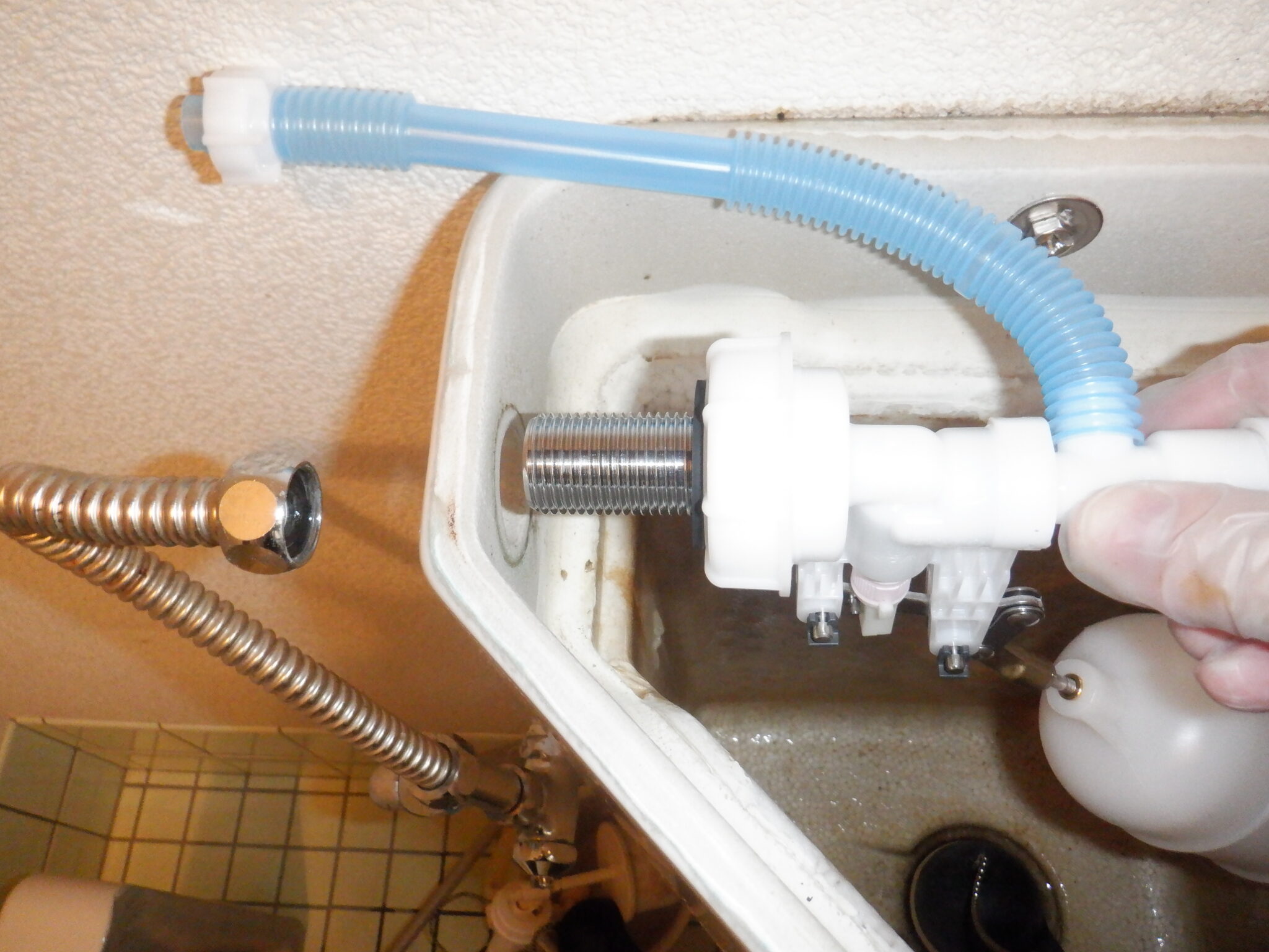 TOTO S670B（S670S）【ﾎﾞｰﾙﾀｯﾌﾟ・ﾌﾛｰﾄﾊﾞﾙﾌﾞ交換】 ﾄｲﾚ隅付ﾛｰﾀﾝｸ 水漏れ修理方法※他、修理部品の記載有り | あなたにも出来るかも？水道修理のブログ