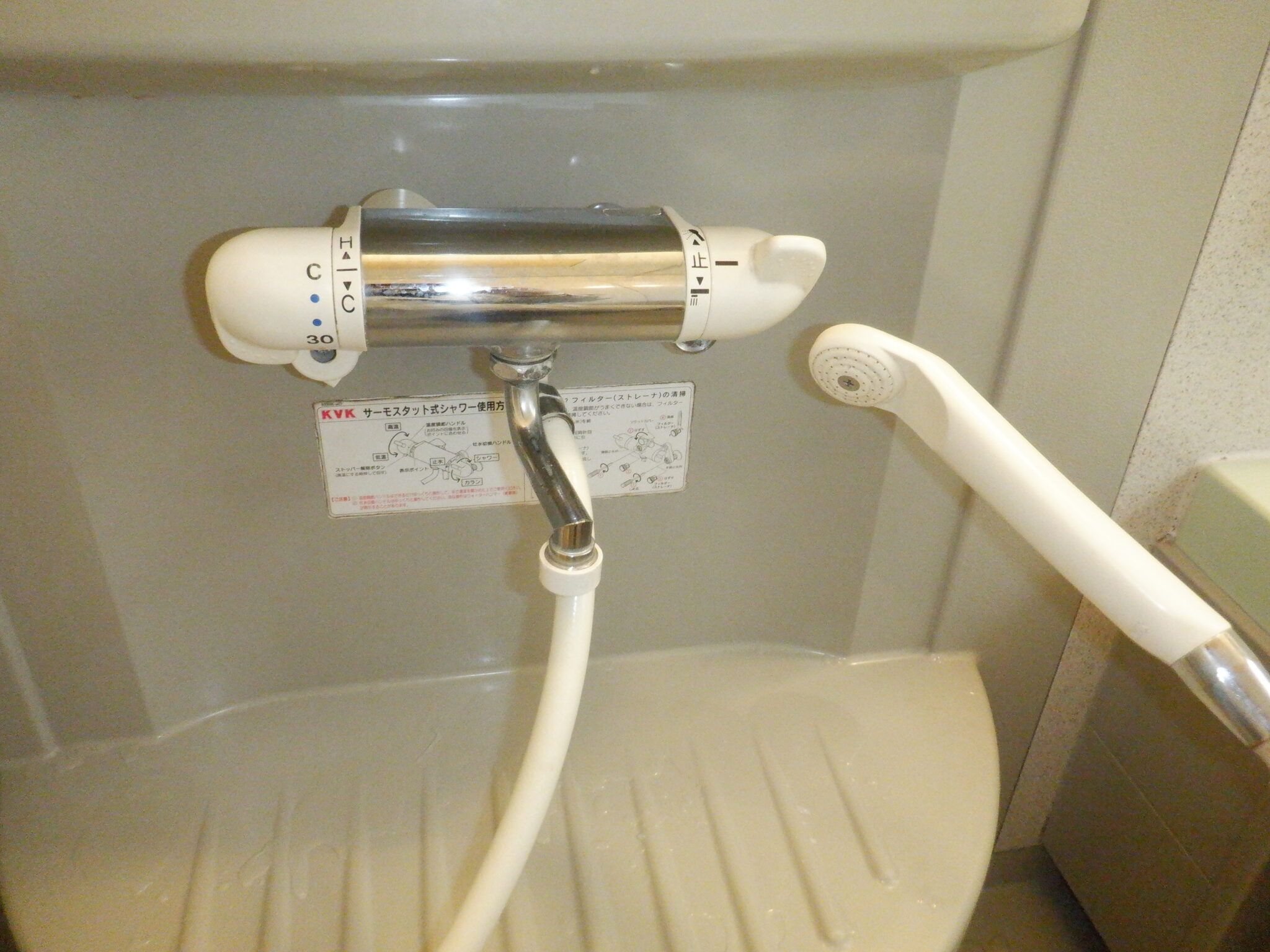 KVK KF180【修理部品・水栓本体交換】 浴室 壁付ｻｰﾓｽﾀｯﾄ・ｼｬﾜｰ水栓 (ﾔﾏﾊｼｽﾃﾑﾊﾞｽ仕様） 水が止まらない・温度調節が出来ない | あなたにも出来るかも？水道修理のブログ