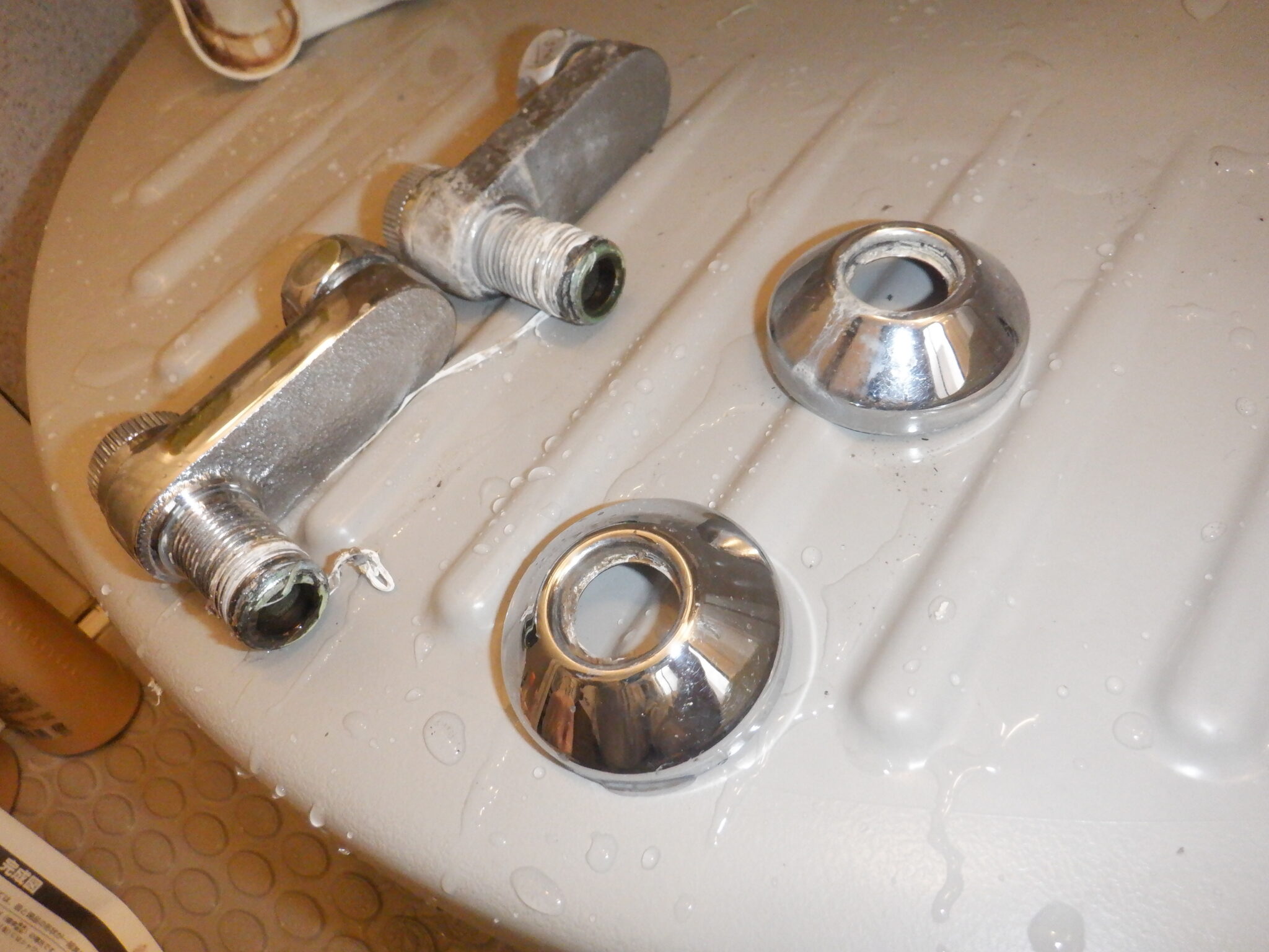 KVK KF180【修理部品・水栓本体交換】 浴室 壁付ｻｰﾓｽﾀｯﾄ・ｼｬﾜｰ水栓 (ﾔﾏﾊｼｽﾃﾑﾊﾞｽ仕様） 水が止まらない・温度調節が出来ない | あなたにも出来るかも？水道修理のブログ