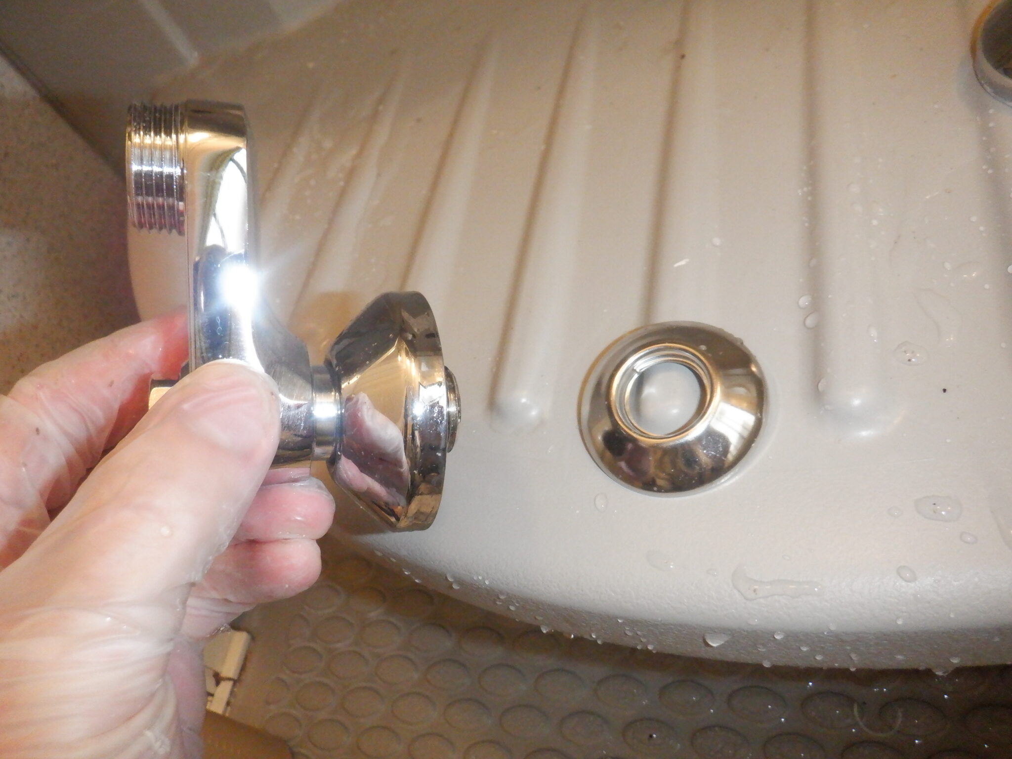 KVK KF180【修理部品・水栓本体交換】 浴室 壁付ｻｰﾓｽﾀｯﾄ・ｼｬﾜｰ水栓 (ﾔﾏﾊｼｽﾃﾑﾊﾞｽ仕様） 水が止まらない・温度調節が出来ない | あなたにも出来るかも？水道修理のブログ