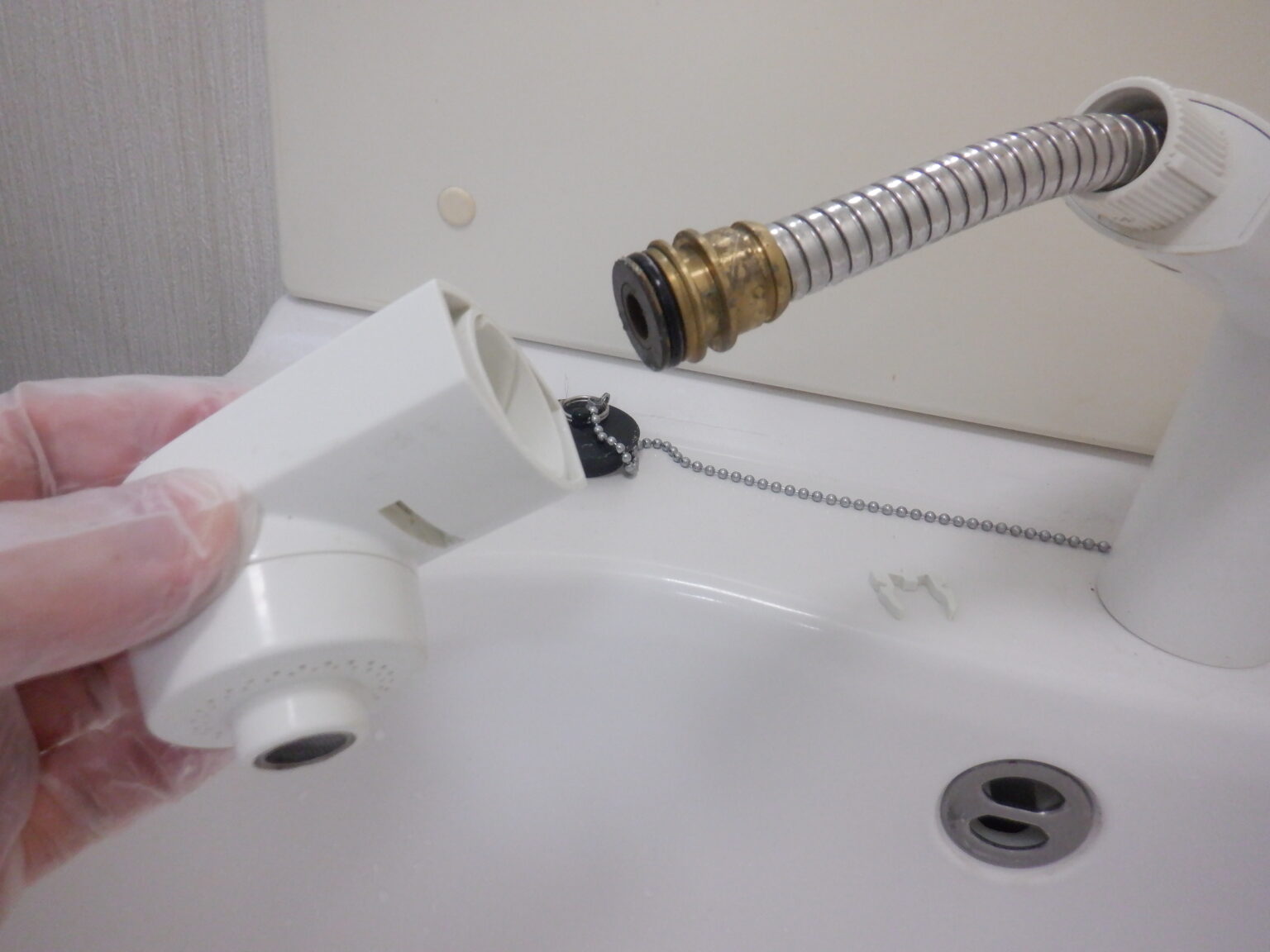 MYM FA244HU16【ｼｬﾜｰﾎｰｽ交換・ｶｰﾄﾘｯｼﾞ交換】 洗面洗髪ｼｬﾜｰ水栓（ﾀｶﾗｽﾀﾝﾀﾞｰﾄﾞ洗面台仕様）ｼｬﾜｰﾎｰｽ水漏れ | あなたにも出来るかも？水道修理のブログ