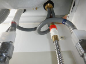 MYM FA244HU16【ｼｬﾜｰﾎｰｽ交換・ｶｰﾄﾘｯｼﾞ交換】 洗面洗髪ｼｬﾜｰ水栓（ﾀｶﾗｽﾀﾝﾀﾞｰﾄﾞ洗面台仕様）ｼｬﾜｰﾎｰｽ水漏れ | あなたにも出来るかも？水道修理のブログ