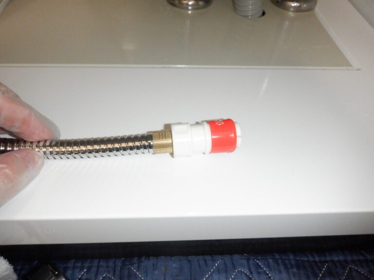 MYM FA244HU16【ｼｬﾜｰﾎｰｽ交換・ｶｰﾄﾘｯｼﾞ交換】 洗面洗髪ｼｬﾜｰ水栓（ﾀｶﾗｽﾀﾝﾀﾞｰﾄﾞ洗面台仕様）ｼｬﾜｰﾎｰｽ水漏れ | あなたにも出来るかも？水道修理のブログ