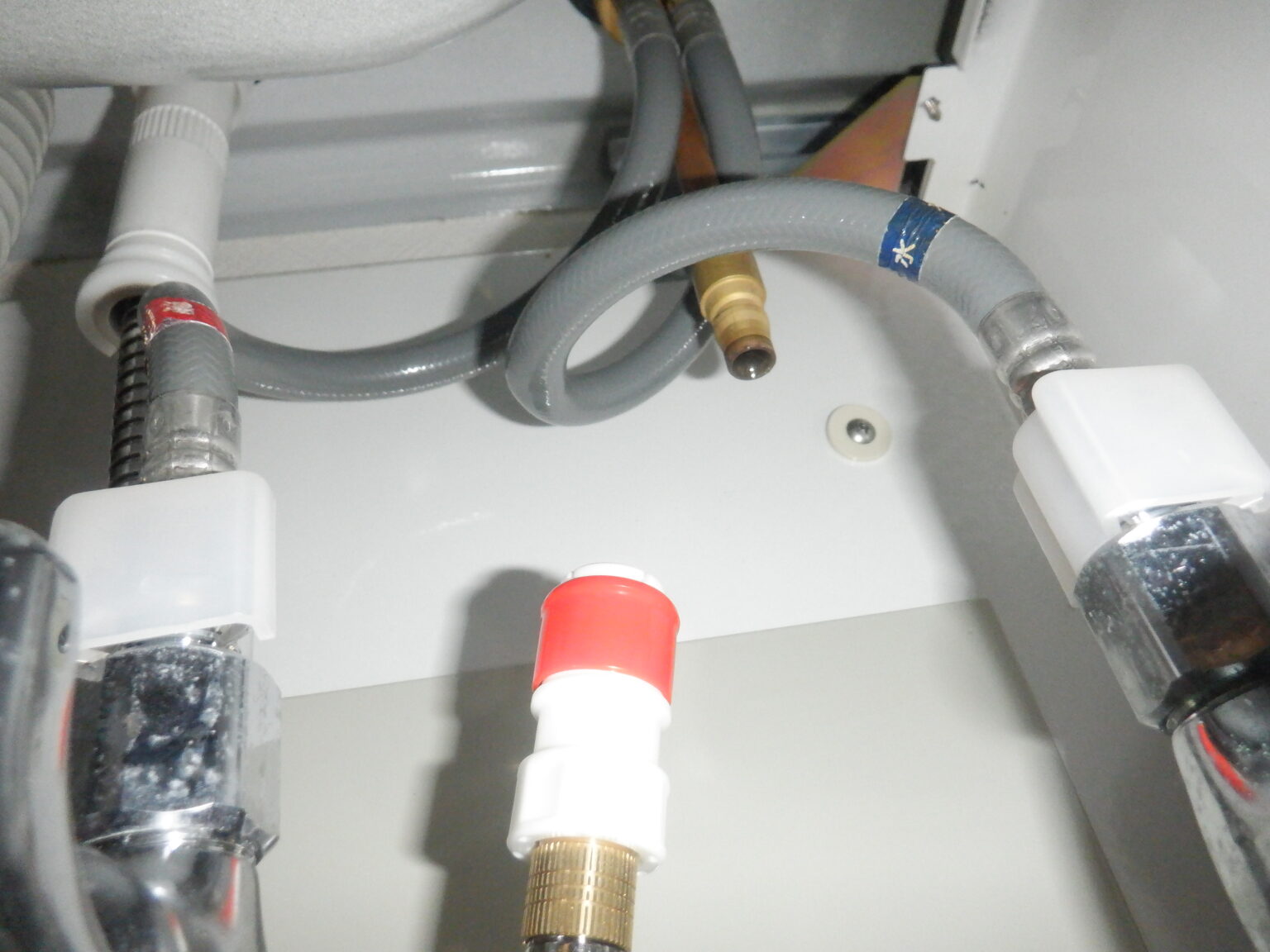 MYM FA244HU16【ｼｬﾜｰﾎｰｽ交換・ｶｰﾄﾘｯｼﾞ交換】 洗面洗髪ｼｬﾜｰ水栓（ﾀｶﾗｽﾀﾝﾀﾞｰﾄﾞ洗面台仕様）ｼｬﾜｰﾎｰｽ水漏れ | あなたにも出来るかも？水道修理のブログ