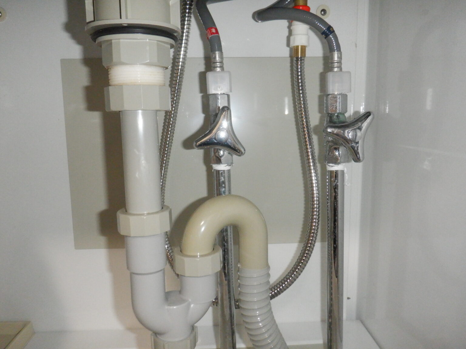 MYM FA244HU16【ｼｬﾜｰﾎｰｽ交換・ｶｰﾄﾘｯｼﾞ交換】 洗面洗髪ｼｬﾜｰ水栓（ﾀｶﾗｽﾀﾝﾀﾞｰﾄﾞ洗面台仕様）ｼｬﾜｰﾎｰｽ水漏れ | あなたにも出来るかも？水道修理のブログ