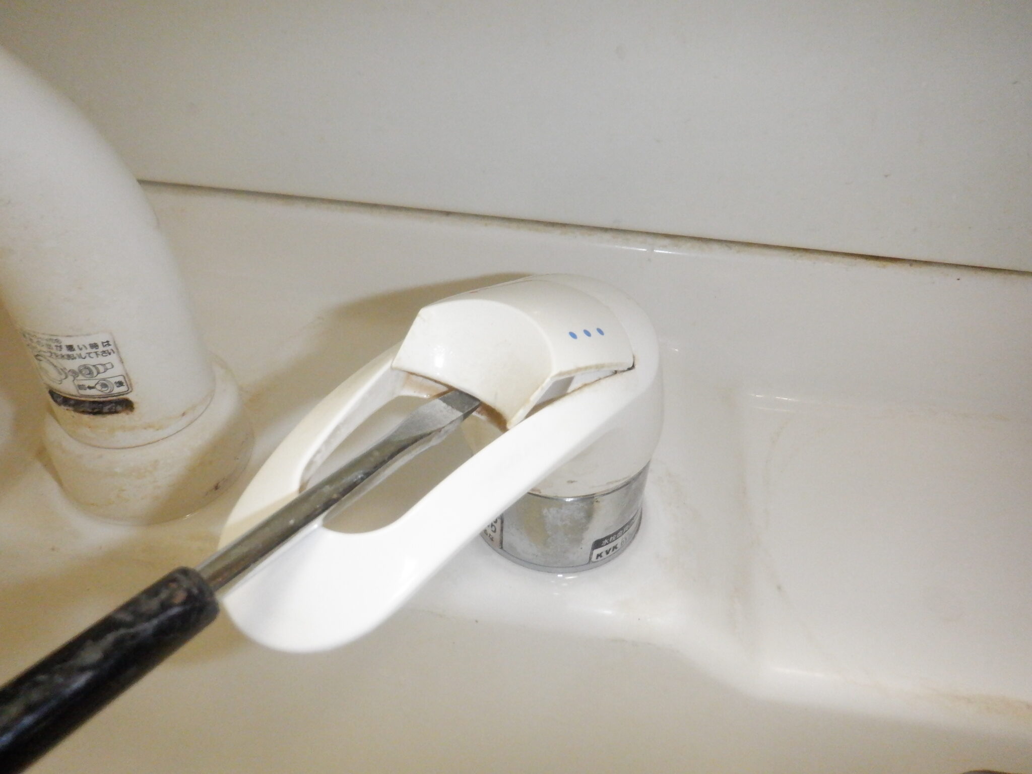 KVK KF568【ｶｰﾄﾘｯｼﾞ交換方法・ｼｬﾜｰﾎｰｽ品番情報】 洗面ｼﾝｸﾞﾙﾚﾊﾞｰ式洗髪ｼｬﾜｰ水栓 水が止まらない 修理方法 ※ﾄｽﾃﾑ洗面台など | あなたにも出来るかも？水道 ...