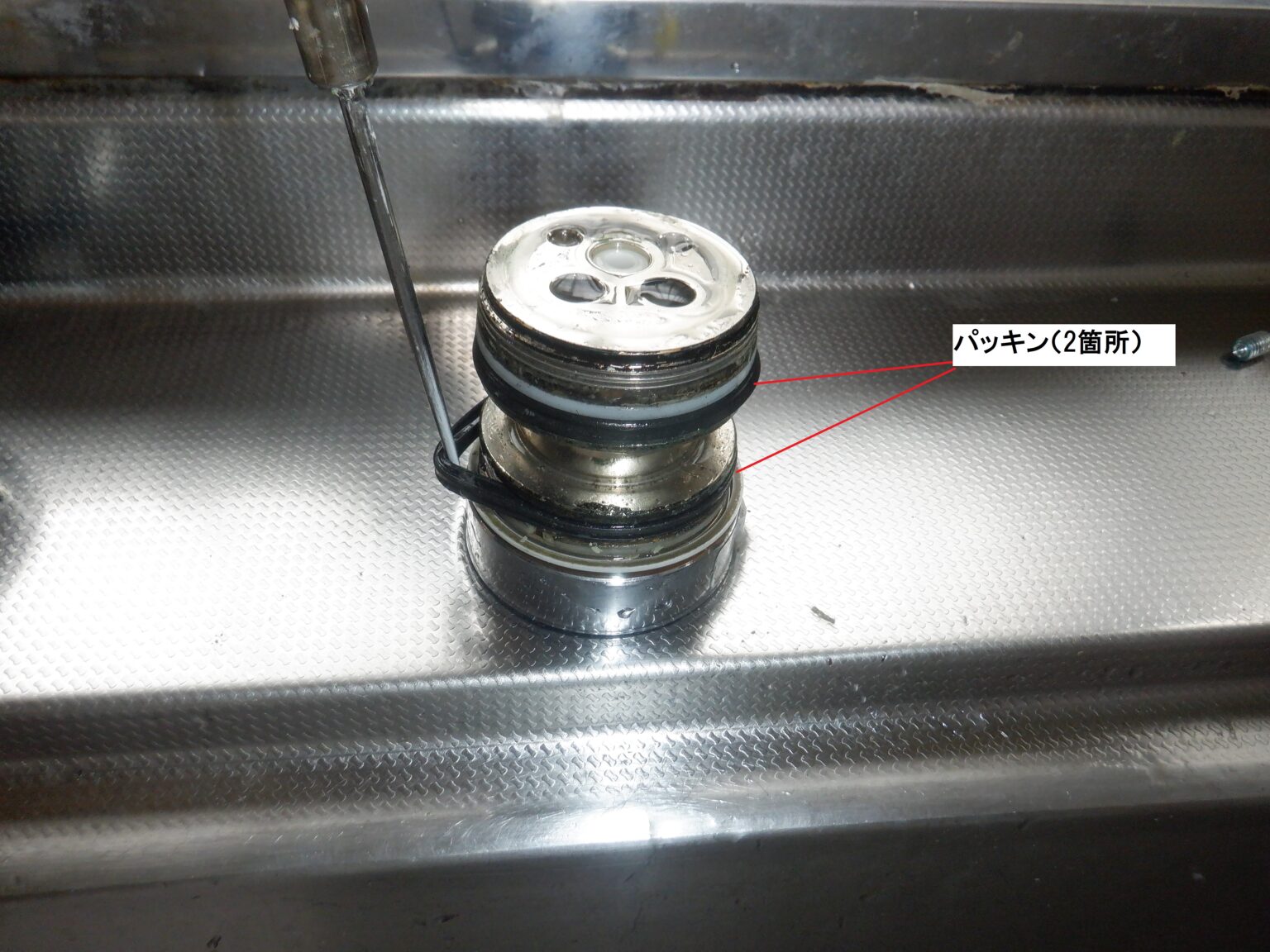 TOTO TKJ31UF3R【ｽﾊﾟｳﾄ部ﾊﾟｯｷﾝ交換、ｶｰﾄﾘｯｼﾞ交換】 ｷｯﾁﾝ 台付ｼﾝｸﾞﾙﾚﾊﾞｰ水栓 水漏れ修理 | あなたにも出来るかも？水道修理のブログ