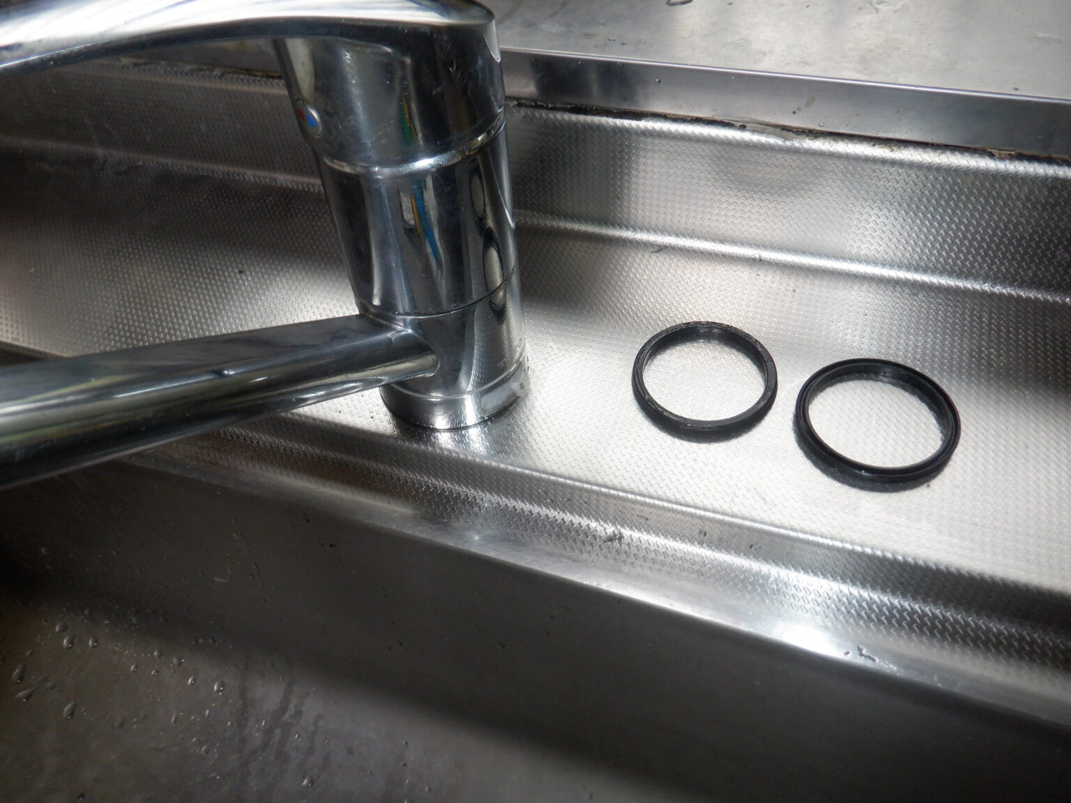 TOTO TKJ31UF3R【ｽﾊﾟｳﾄ部ﾊﾟｯｷﾝ交換、ｶｰﾄﾘｯｼﾞ交換】 ｷｯﾁﾝ 台付ｼﾝｸﾞﾙﾚﾊﾞｰ水栓 水漏れ修理 | あなたにも出来るかも？水道修理のブログ