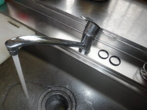 TOTO TKJ31UF3R【ｽﾊﾟｳﾄ部ﾊﾟｯｷﾝ交換、ｶｰﾄﾘｯｼﾞ交換】 ｷｯﾁﾝ 台付ｼﾝｸﾞﾙﾚﾊﾞｰ水栓 水漏れ修理 | あなたにも出来るかも？水道修理のブログ