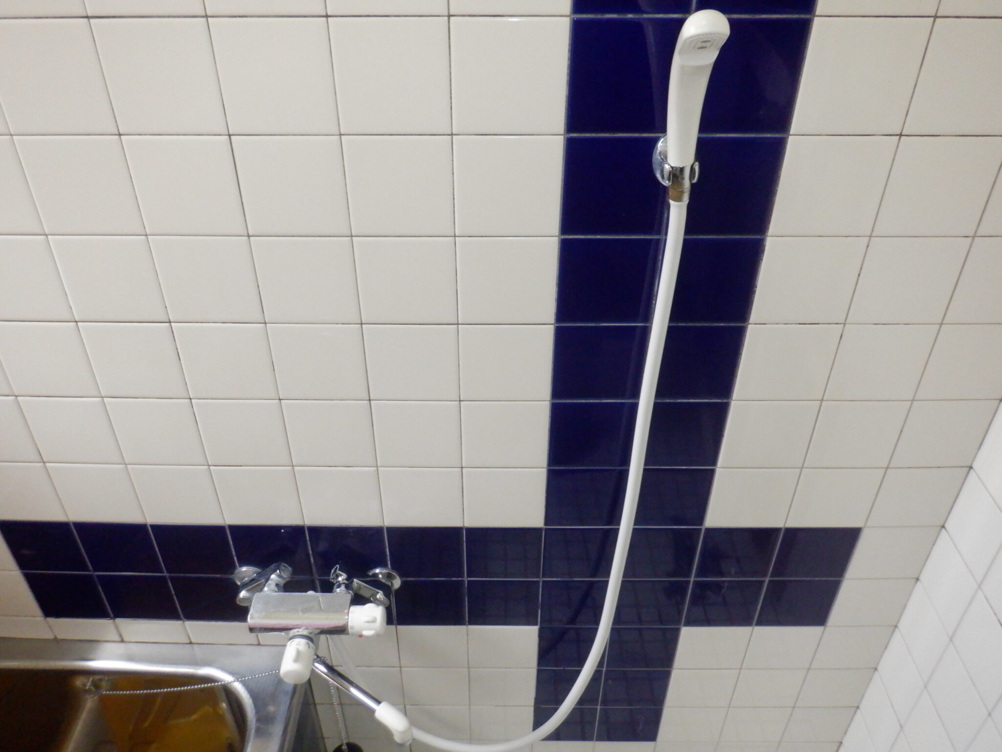 INAX BF-4145T【後継品・代替品への交換、修理部品情報】 浴室 壁付ｻｰﾓ付ｼｬﾜｰﾊﾞｽ水栓 水栓本体交換方法 | あなたにも出来るかも？水道修理のブログ