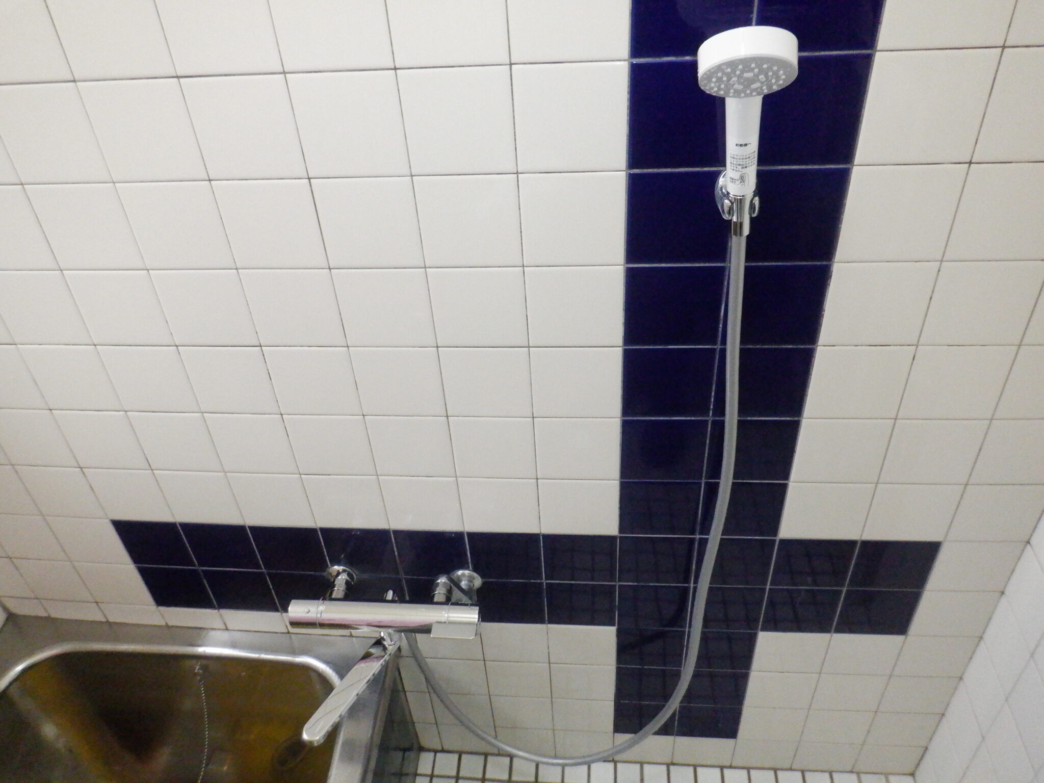 INAX BF-4145T【後継品・代替品への交換、修理部品情報】 浴室 壁付ｻｰﾓ付ｼｬﾜｰﾊﾞｽ水栓 水栓本体交換方法 | あなたにも出来るかも？水道修理のブログ