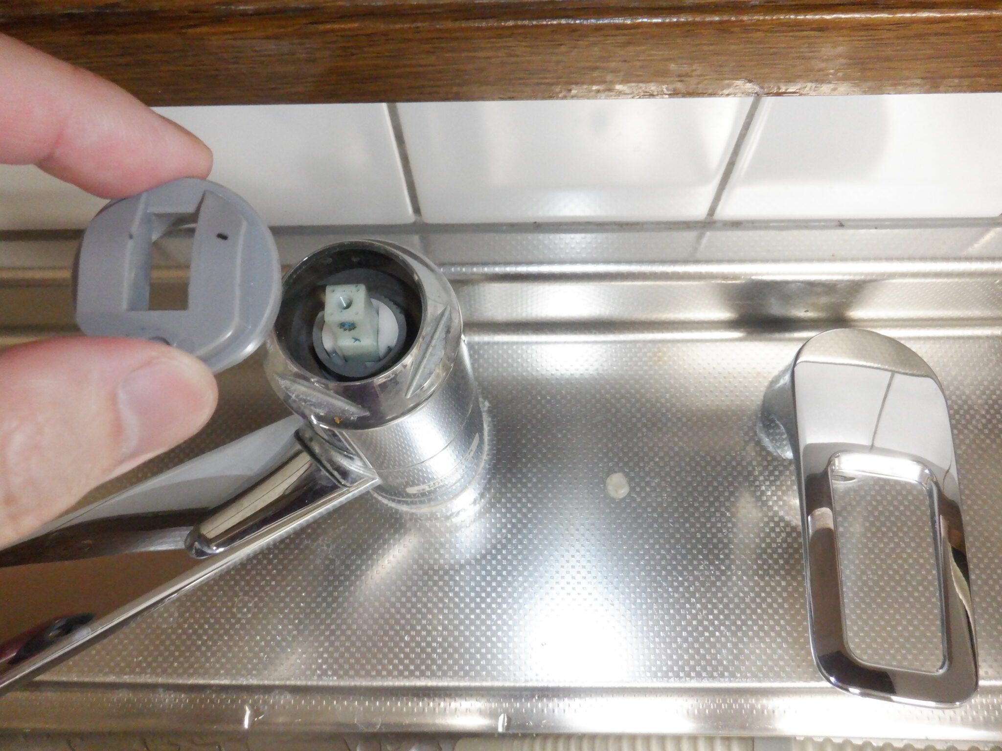 TOTO TKHG31PR【ｶｰﾄﾘｯｼﾞ交換方法、本体の取り外し方】 ｷｯﾁﾝ台付ｼﾝｸﾞﾙﾚﾊﾞｰ水栓 水漏れ修理方法 ※本体後継品情報 | あなたにも出来るかも？水道修理のブログ