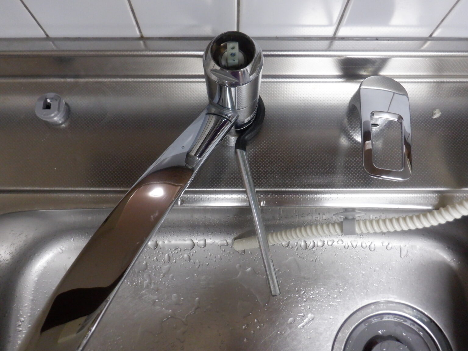 TOTO TKHG31PR【ｶｰﾄﾘｯｼﾞ交換方法、本体の取り外し方】 ｷｯﾁﾝ台付ｼﾝｸﾞﾙﾚﾊﾞｰ水栓 水漏れ修理方法 ※本体後継品情報 | あなたにも出来るかも？水道修理のブログ