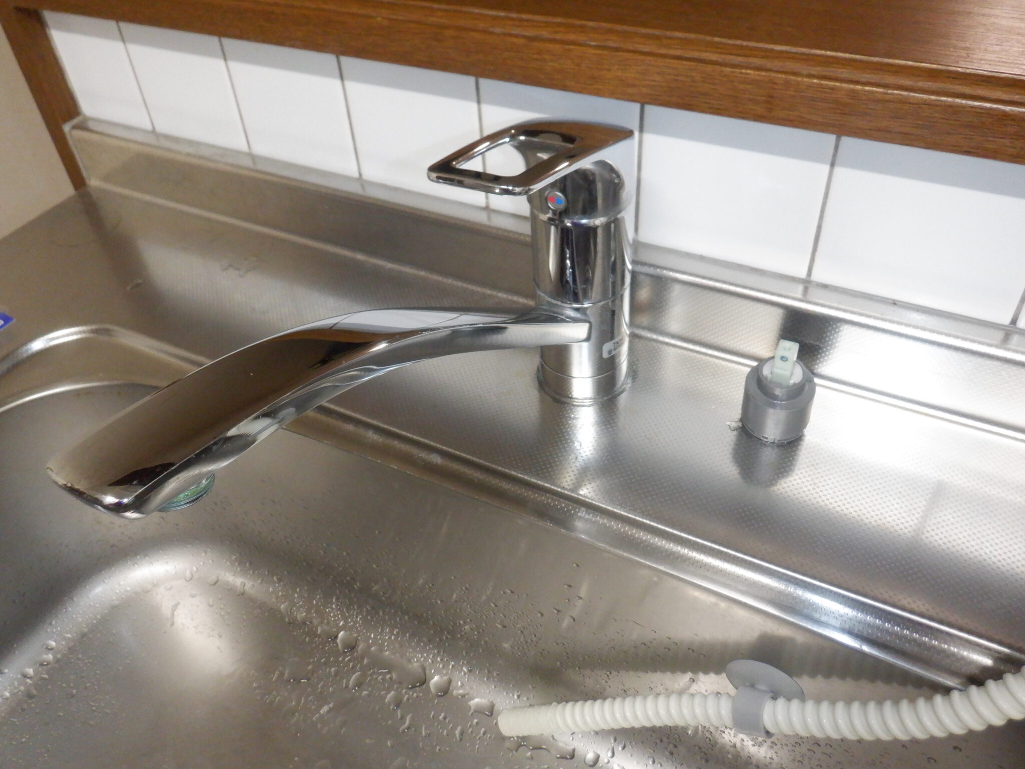 TOTO TKHG31PR【ｶｰﾄﾘｯｼﾞ交換方法、本体の取り外し方】 ｷｯﾁﾝ台付ｼﾝｸﾞﾙﾚﾊﾞｰ水栓 水漏れ修理方法 ※本体後継品情報 | あなたにも出来るかも？水道修理のブログ