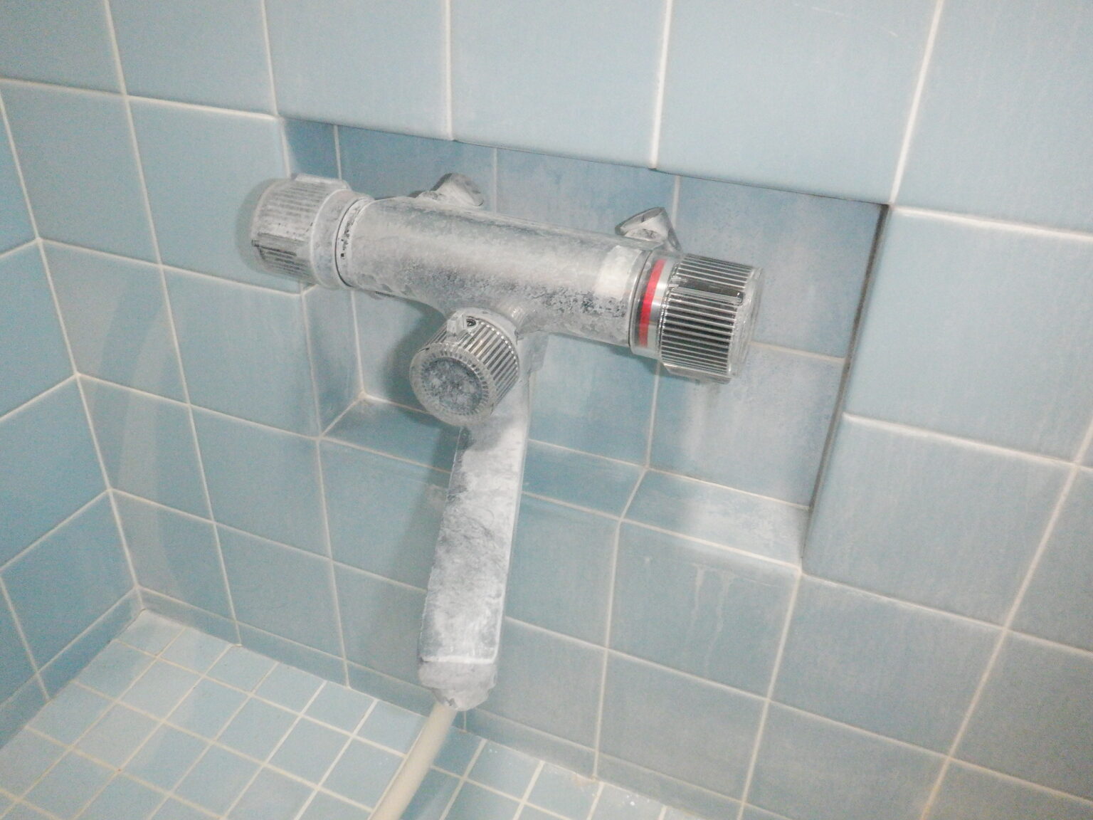 MYM MS2000【後継品・代替品へ交換】 浴室 壁付ｻｰﾓ･ｼｬﾜｰ水栓 | あなたにも出来るかも？水道修理のブログ