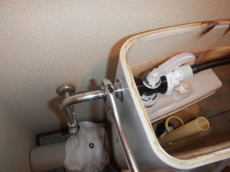 INAX DT-882（DT-589）【ﾎﾞｰﾙﾀｯﾌﾟ・ﾌﾛｰﾄｺﾞﾑ玉交換・ﾌﾛｰﾄ弁交換】ﾄｲﾚﾛｰﾀﾝｸ 水が止まらない 修理方法 | あなたにも出来るかも？水道修理のブログ