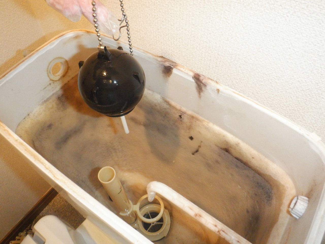 INAX DT-882（DT-589）【ﾎﾞｰﾙﾀｯﾌﾟ・ﾌﾛｰﾄｺﾞﾑ玉交換・ﾌﾛｰﾄ弁交換】ﾄｲﾚﾛｰﾀﾝｸ 水が止まらない 修理方法 | あなたにも出来るかも？水道修理のブログ