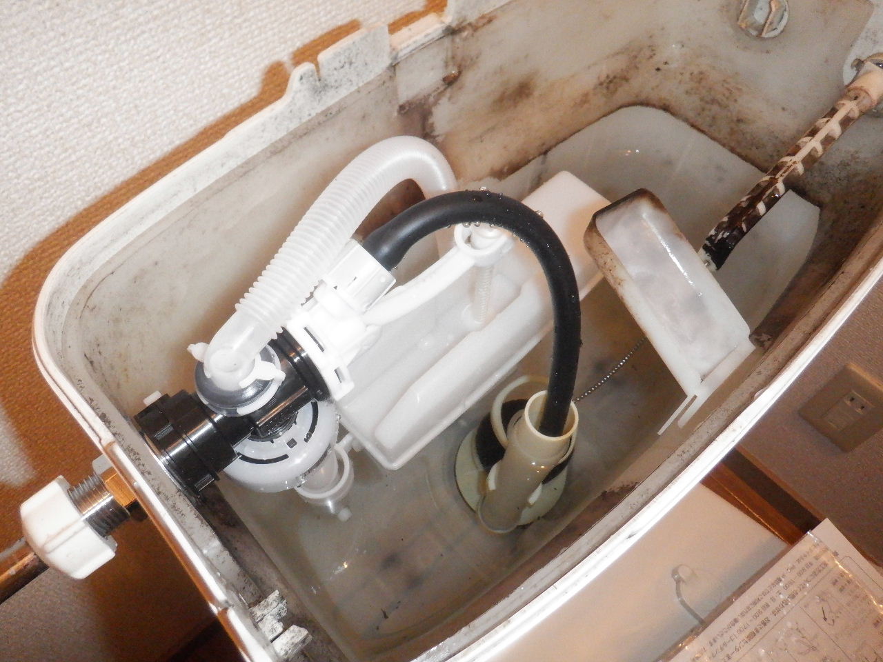 INAX DC-1890S【ﾎﾞｰﾙﾀｯﾌﾟ･ﾌﾛｰﾄｺﾞﾑ玉交換手順】 手洗い付ﾛｰﾀﾝｸ「ﾚｽｶｰｻｼﾘｰｽﾞ」 水が止まらない 修理方法 | あなたにも出来るかも？水道修理のブログ