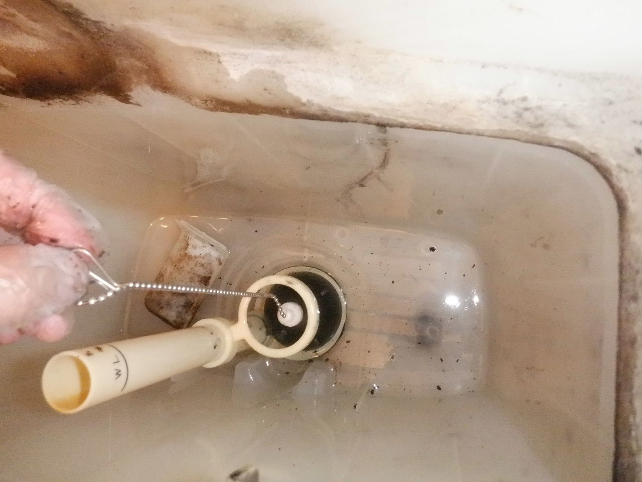 INAX DC-1890S【ﾎﾞｰﾙﾀｯﾌﾟ･ﾌﾛｰﾄｺﾞﾑ玉交換手順】 手洗い付ﾛｰﾀﾝｸ「ﾚｽｶｰｻｼﾘｰｽﾞ」 水が止まらない 修理方法 | あなたにも出来るかも？水道修理のブログ