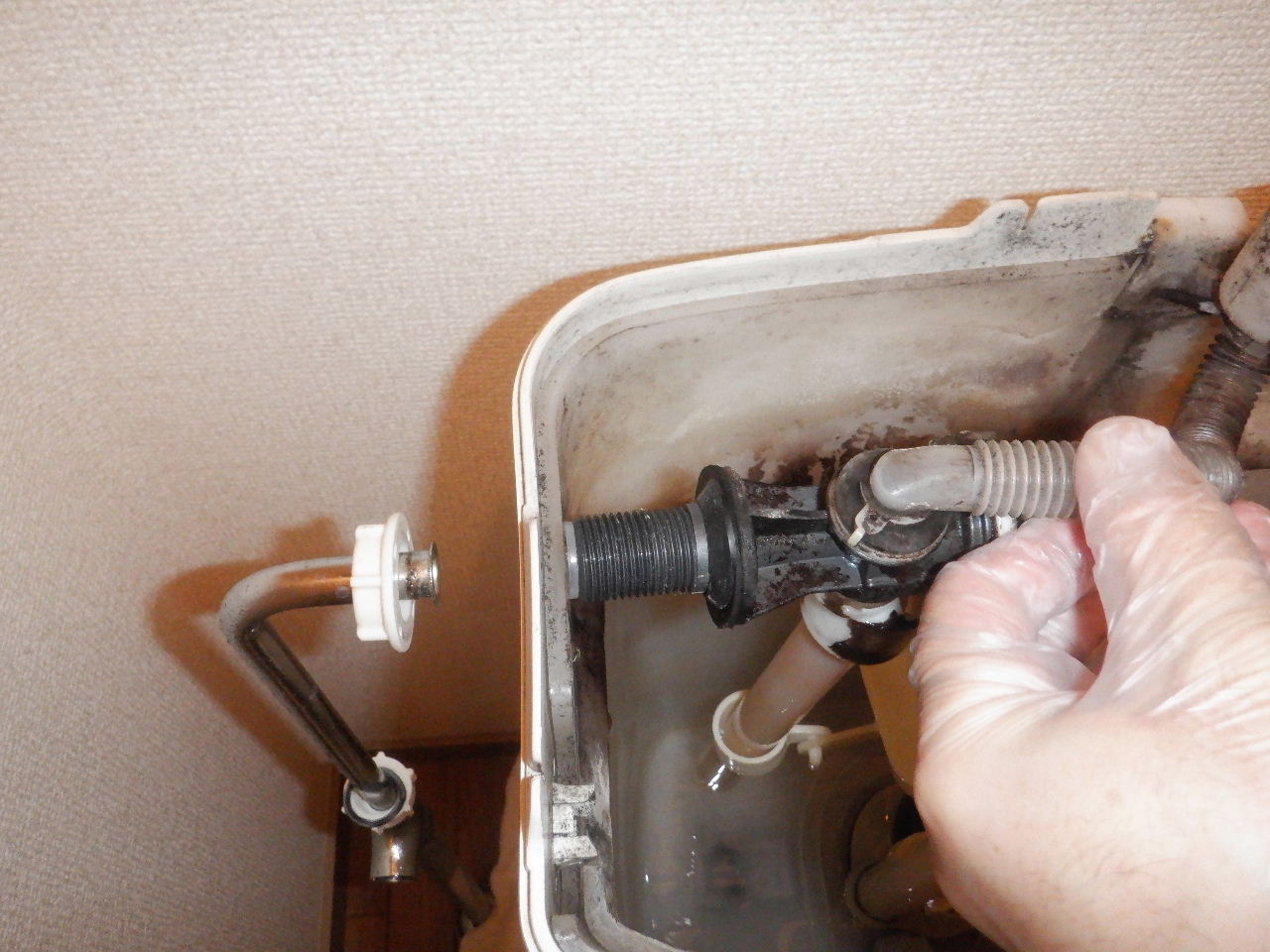 INAX DC-1890S【ﾎﾞｰﾙﾀｯﾌﾟ･ﾌﾛｰﾄｺﾞﾑ玉交換手順】 手洗い付ﾛｰﾀﾝｸ「ﾚｽｶｰｻｼﾘｰｽﾞ」 水が止まらない 修理方法 | あなたにも出来るかも？水道修理のブログ