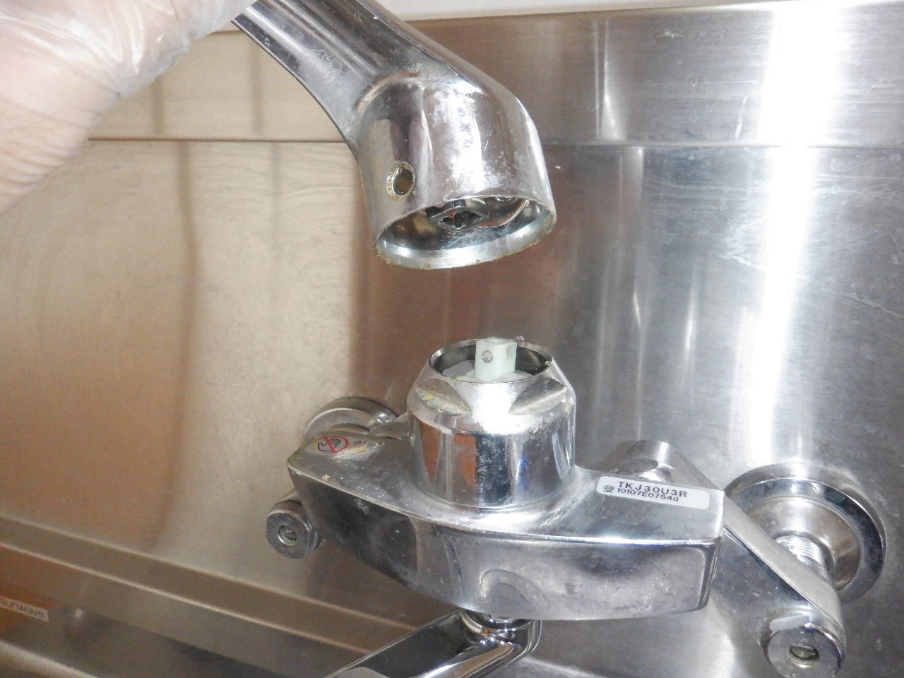 TOTO TKJ30U3R【ｶｰﾄﾘｯｼﾞ交換方法、後継品・代替品情報】 ﾒﾀﾙｼﾞｮｲｼﾘｰｽﾞ ｷｯﾁﾝ壁付ｼﾝｸﾞﾙﾚﾊﾞｰ水栓 水漏れ修理 | あなたにも出来るかも？水道修理のブログ