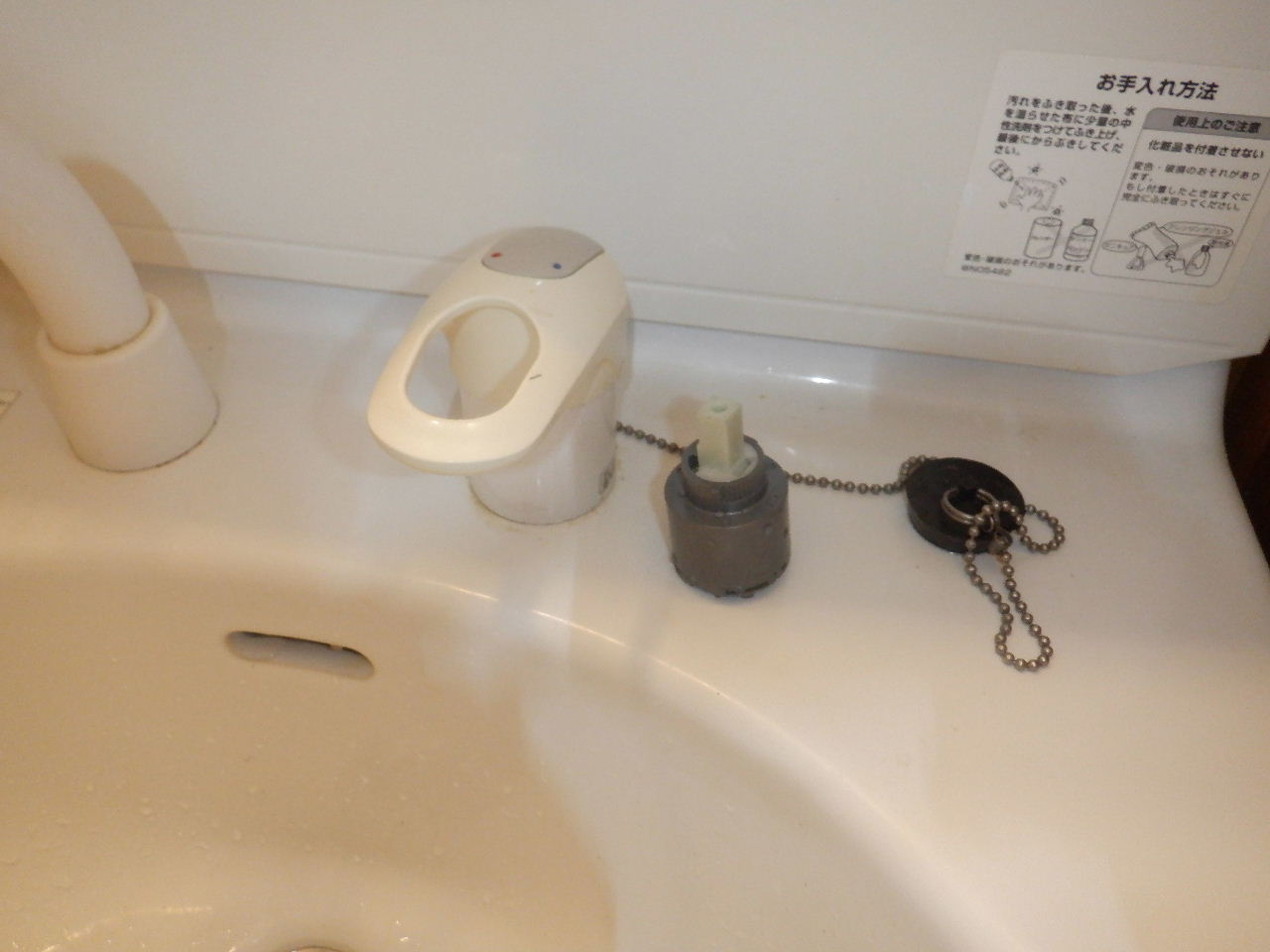 TOTO TL385CG2F(S)【ｶｰﾄﾘｯｼﾞ交換、ｼｬﾜｰﾎｰｽ交換方法】洗面台ｼﾝｸﾞﾙﾚﾊﾞｰ式洗髪ｼｬﾜｰ水栓 水漏れ修理方法【本体 後継品・代替品情報】 | あなたにも出来るかも ...