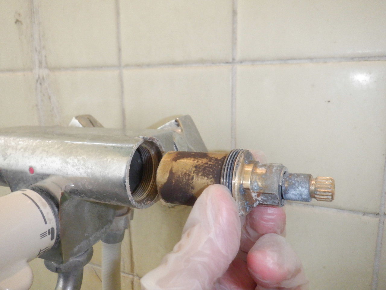 INAX BF-4145T【温度制御部交換、切替弁部・本体後継品情報】 ｻｰﾓｽﾀｯﾄ付ｼｬﾜｰﾊﾞｽ水栓 ＜温度調節が効かない＞ | あなたにも出来るかも？水道修理のブログ