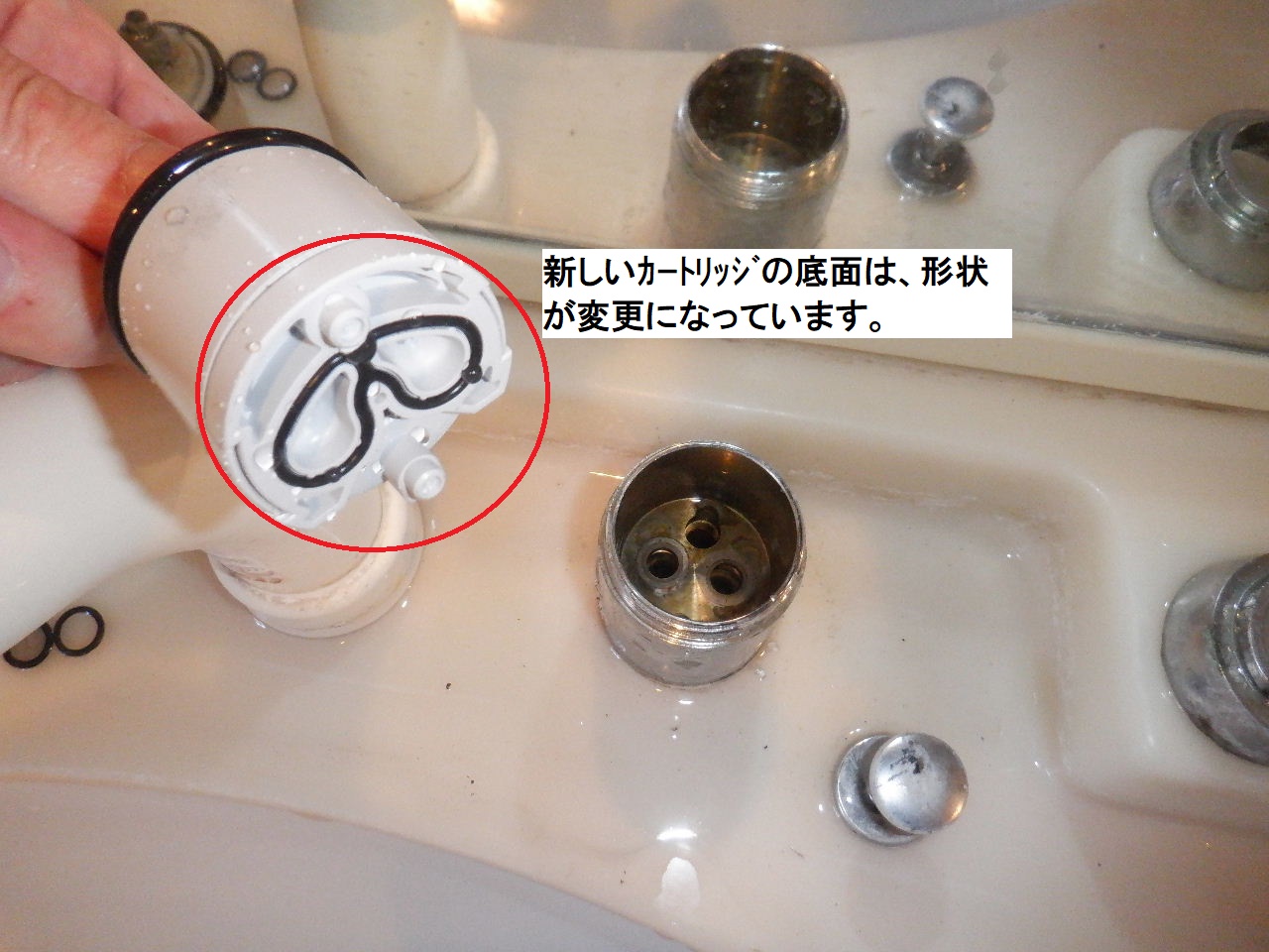 KVK KF358【ｶｰﾄﾘｯｼﾞ交換、ｼｬﾜｰﾎｰｽ品番・本体後継品情報】 洗面洗髪ｼｬﾜｰ水栓 ＜ﾚﾊﾞｰの下から水漏れ、水が止まらない＞ 水漏れ修理方法 | あなたにも出来るかも？水道 ...