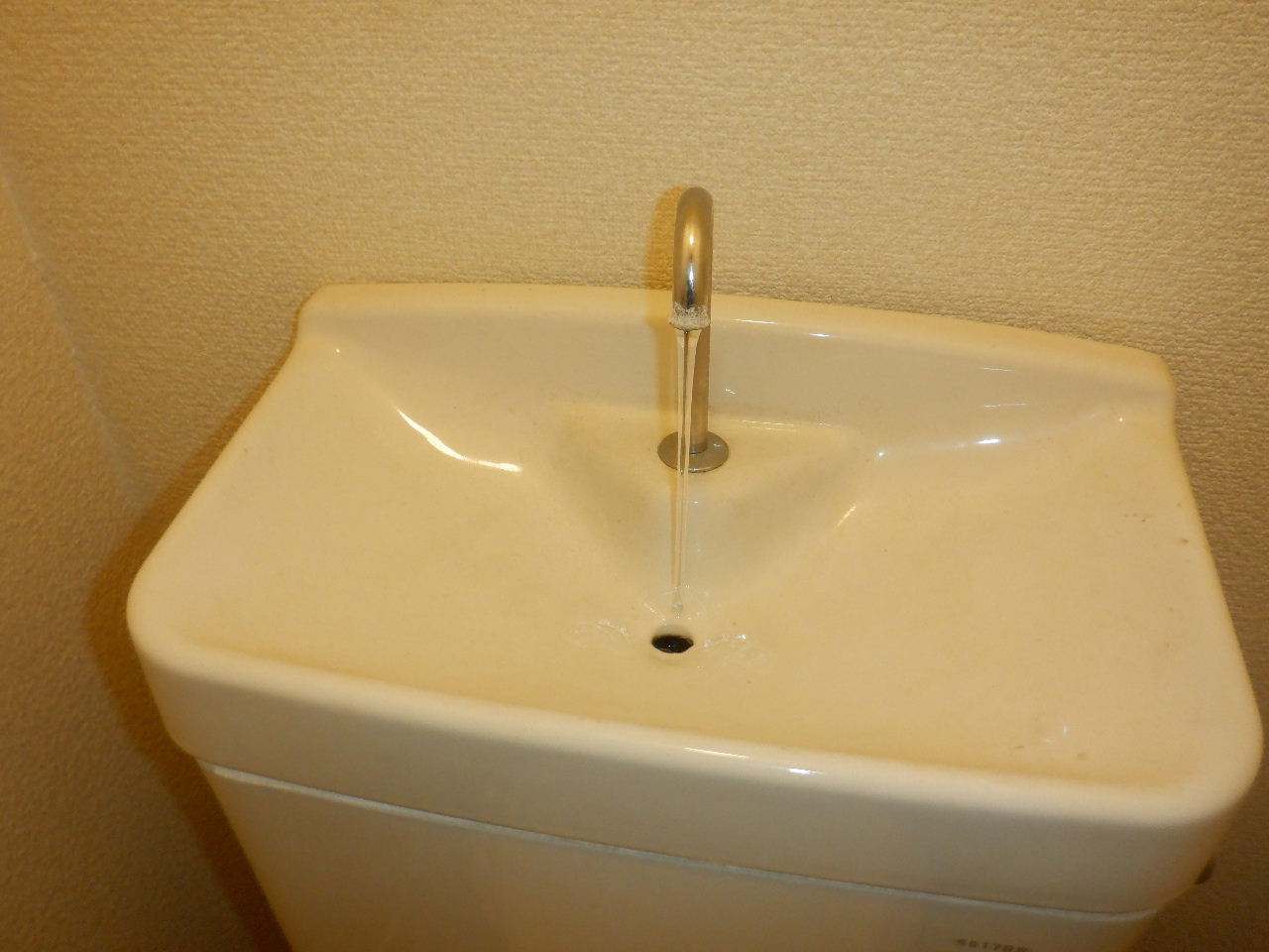 TOTO S517B【ﾎﾞｰﾙﾀｯﾌﾟ･ﾌﾛｰﾄﾊﾞﾙﾌﾞ交換手順】 手洗付ﾛｰﾀﾝｸ 水漏れ修理方法※S517BRも対象 | あなたにも出来るかも？水道修理のブログ