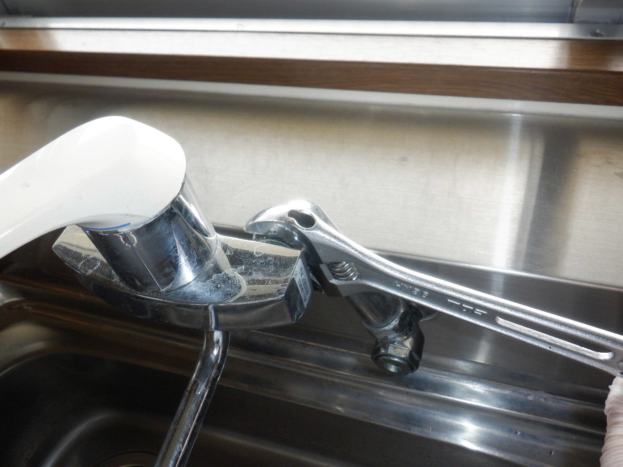 TOTO TKJ30UX ｷｯﾁﾝ壁付ｼﾝｸﾞﾙﾚﾊﾞｰ水栓 ＜吐水ﾊﾟｲﾌﾟ接続部から水漏れ＞（修理部品供給終了品） 簡単な水栓本体部交換方法 | あなたにも出来るかも？水道修理のブログ